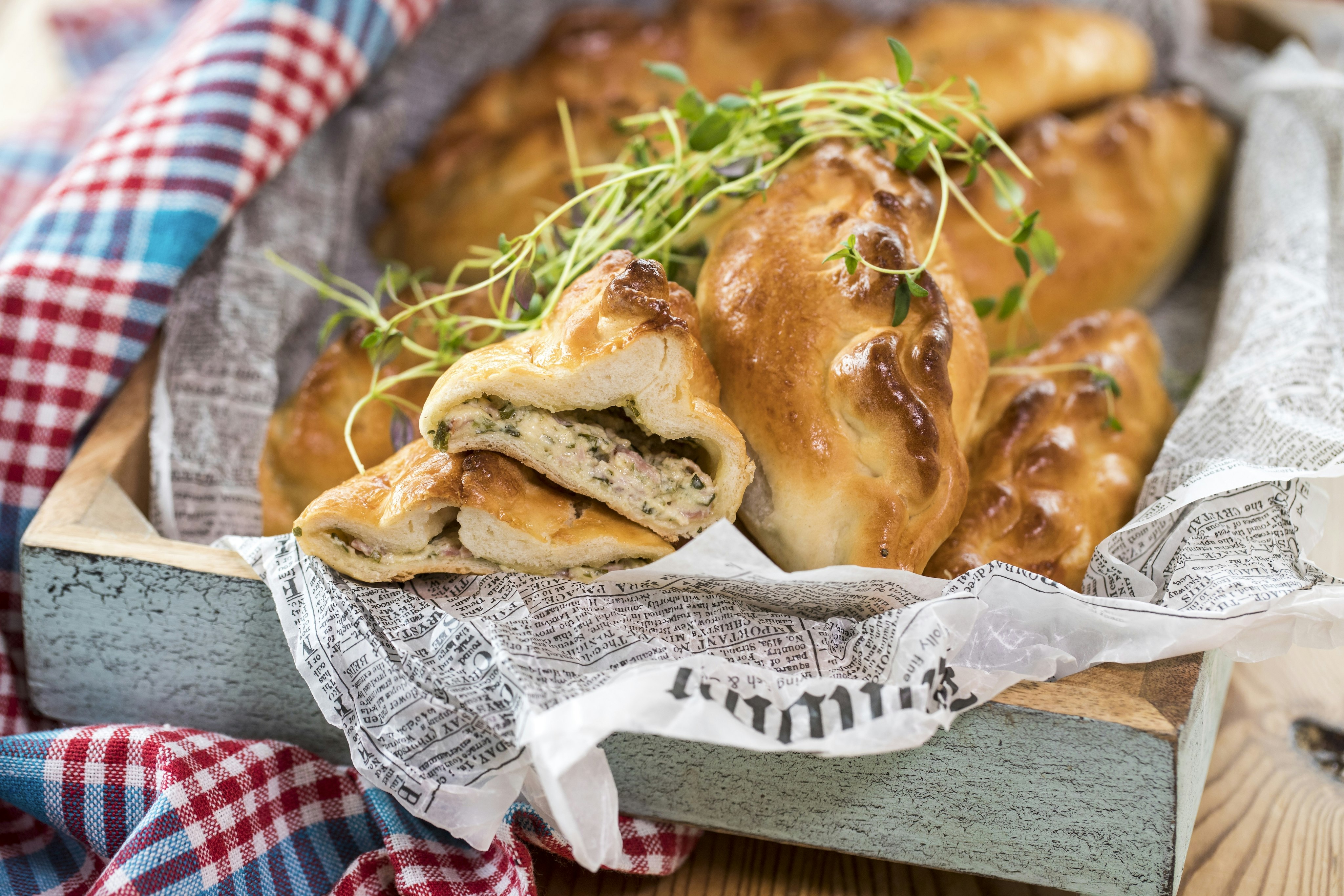 Piroger med skinka och ost