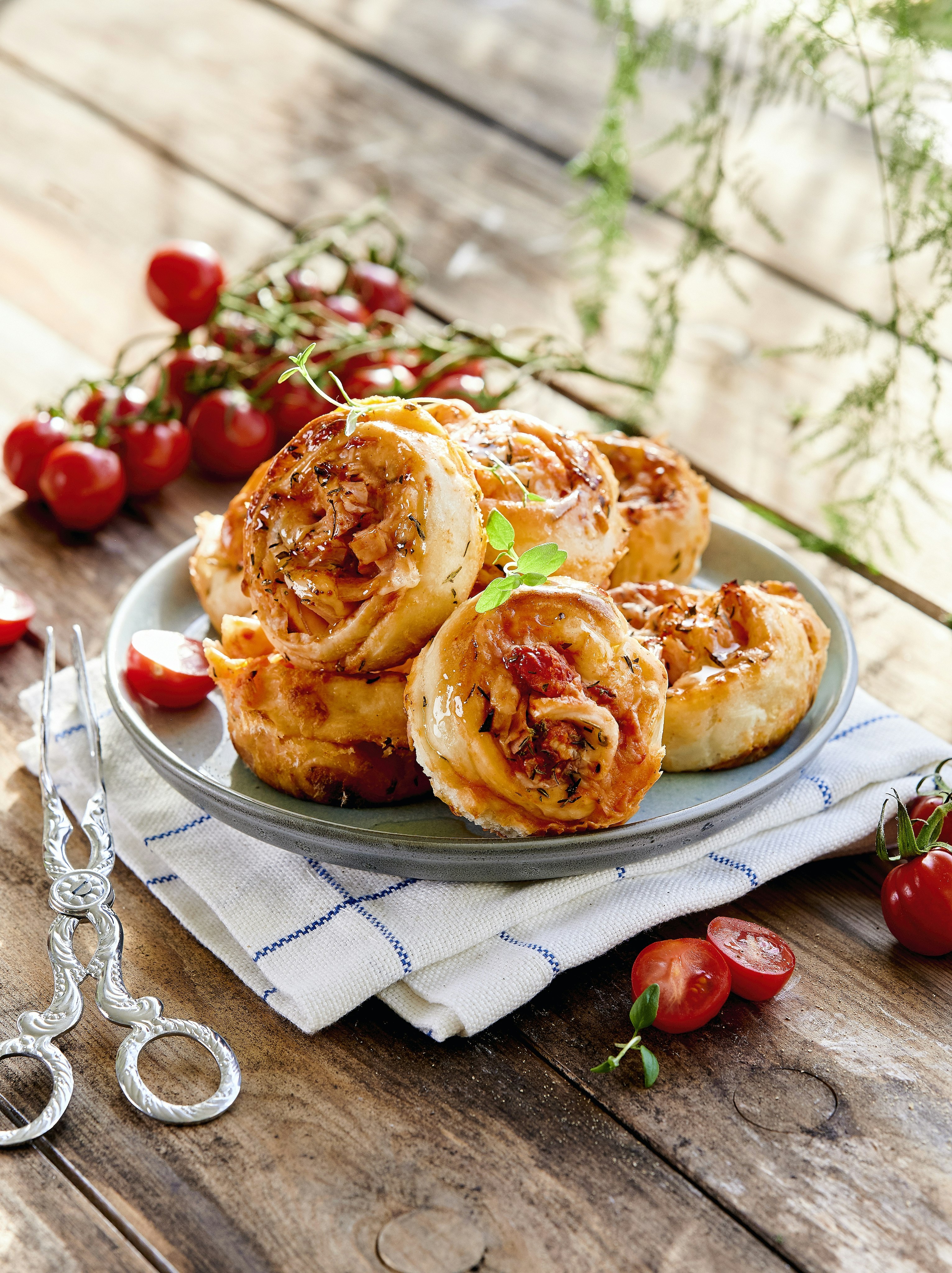 Pizzabullar med tomat, ost och skinka