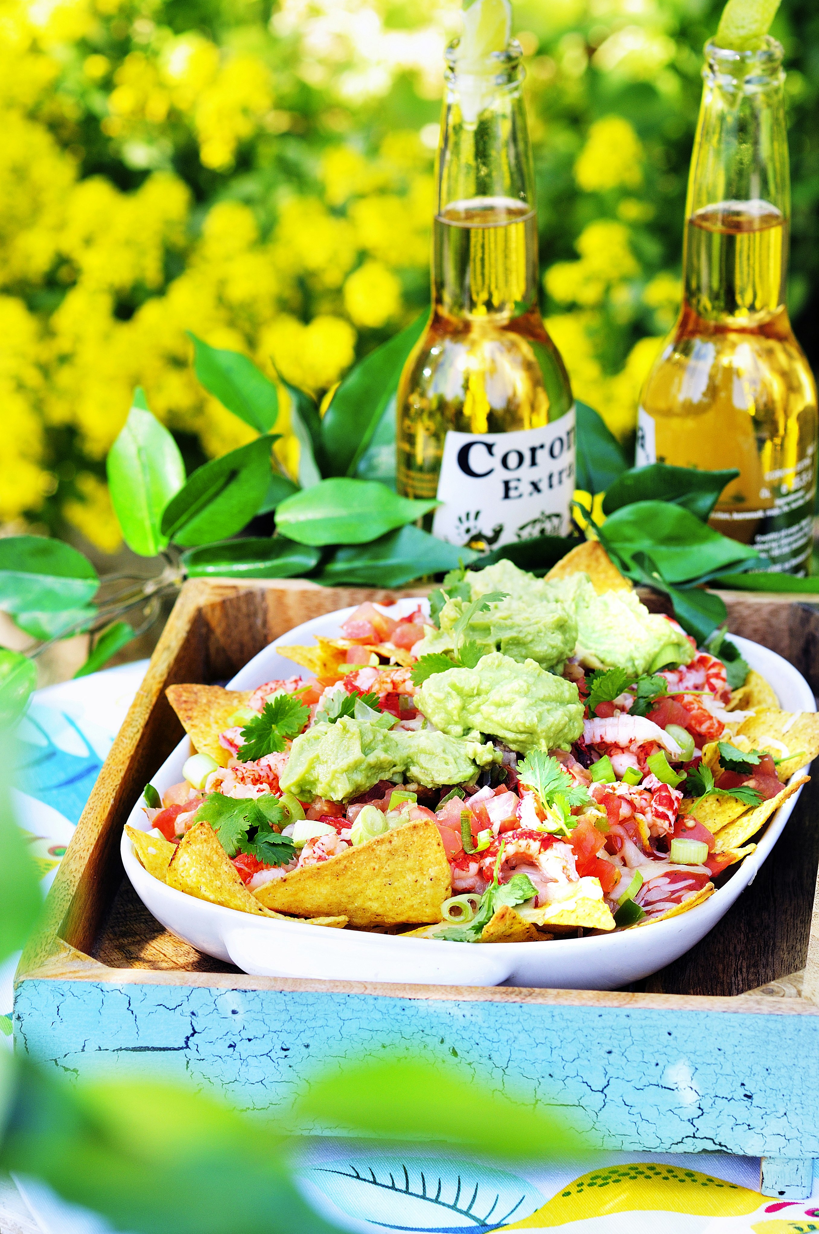 Plock med majschips, kräftstjärtar och guacamole