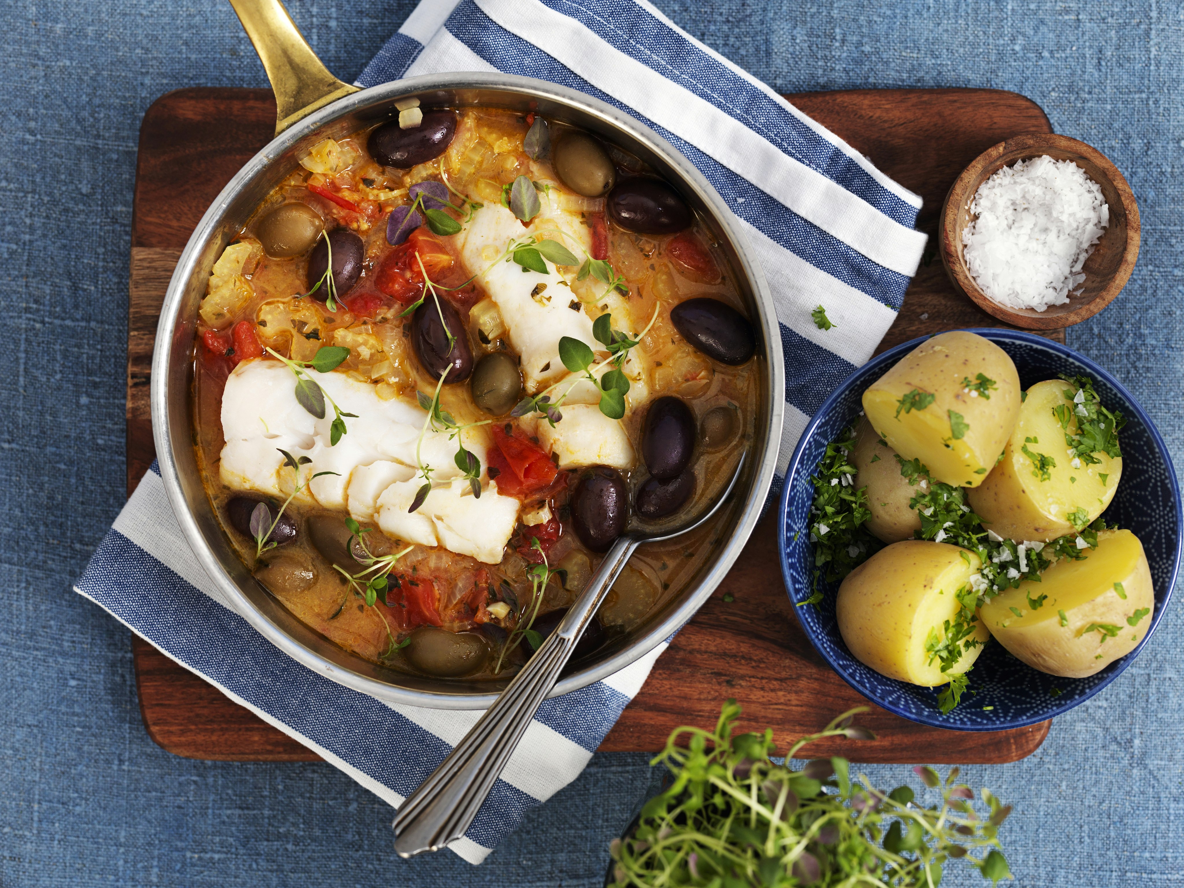 Pocherad torskrygg i vinsås