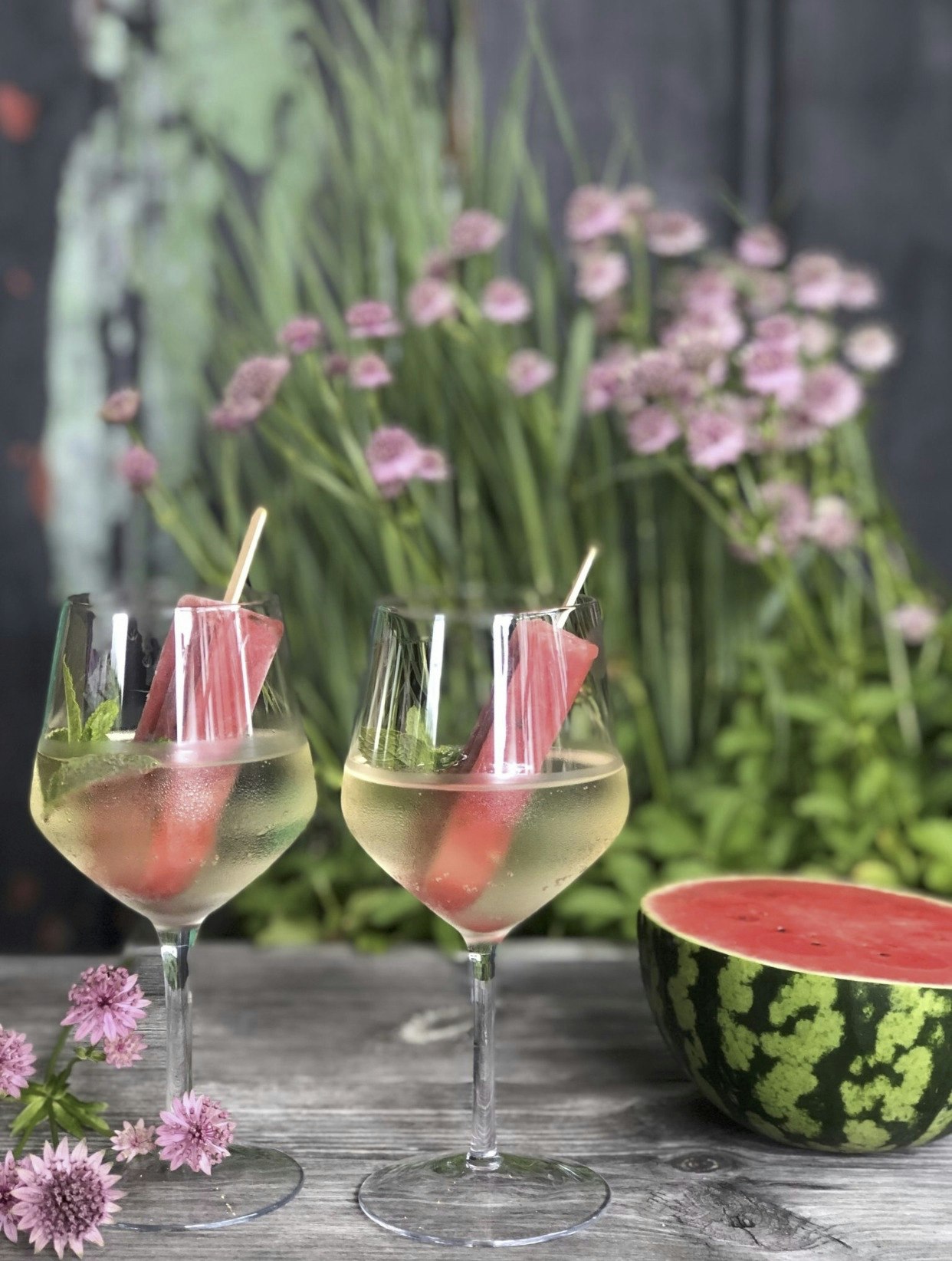 Popsicle cocktail med vattenmelon och mynta