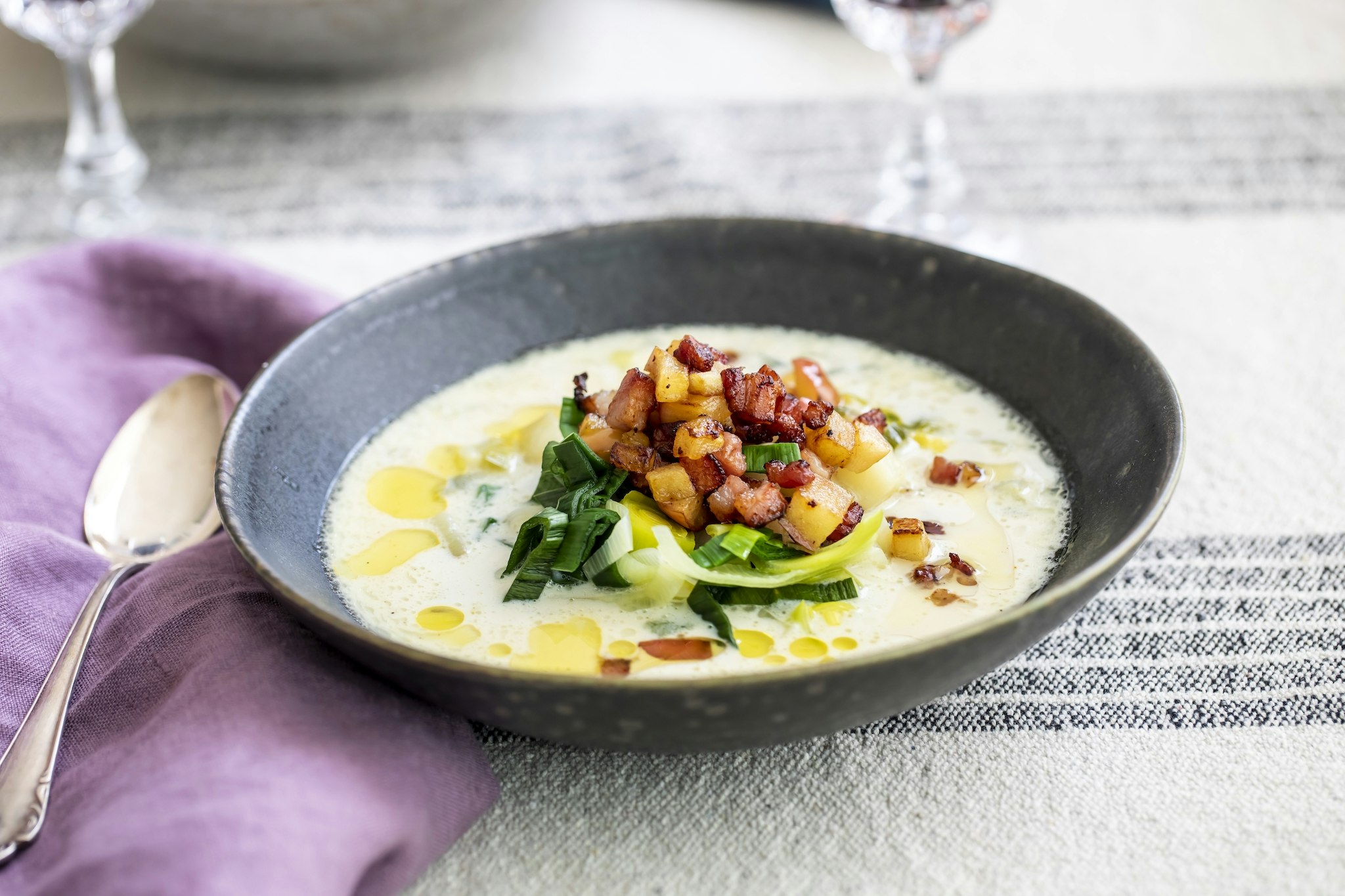 Potatis- och purjolökssoppa med bacon