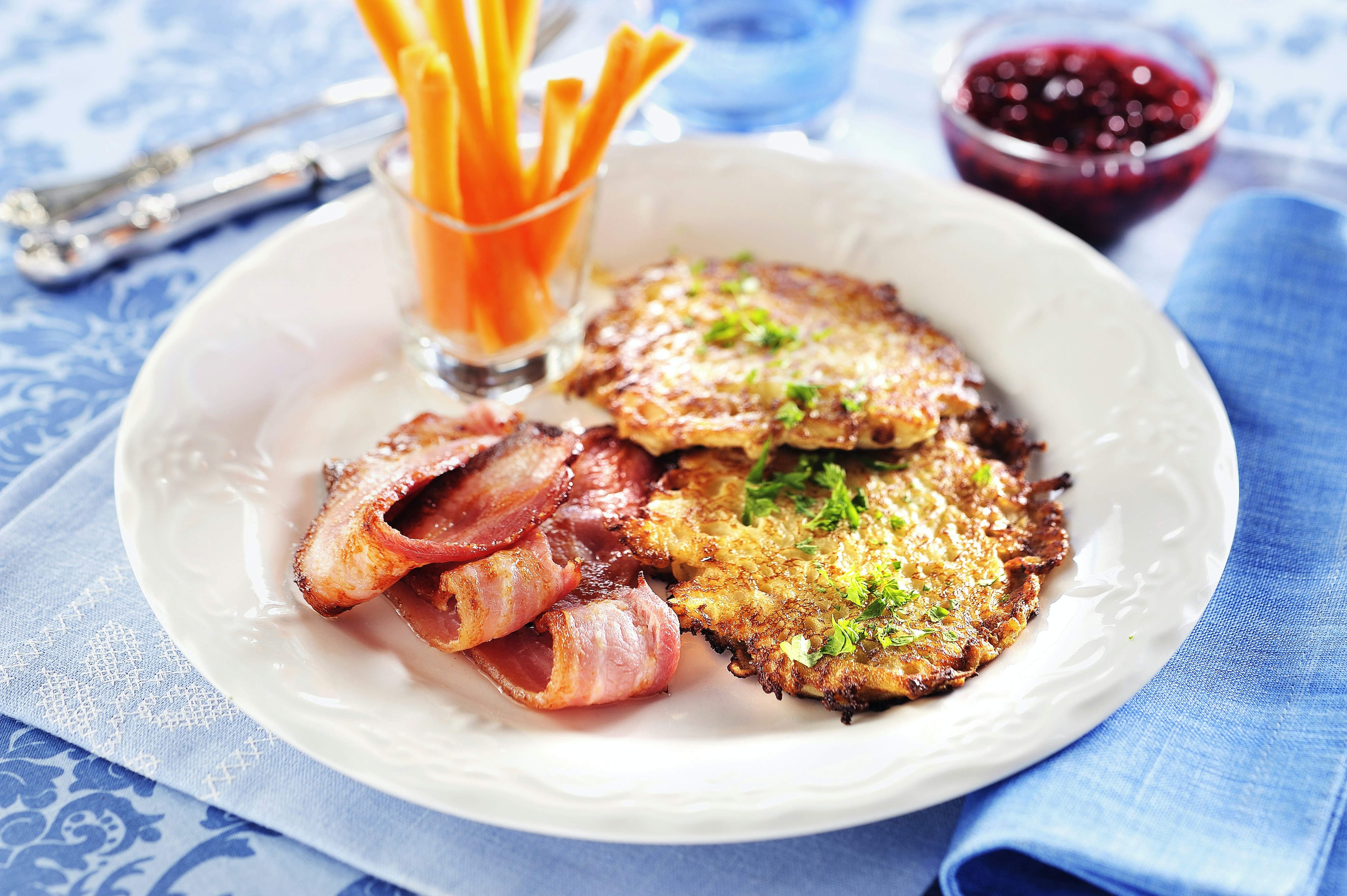 Raggmunk med fläsk och lingonsylt