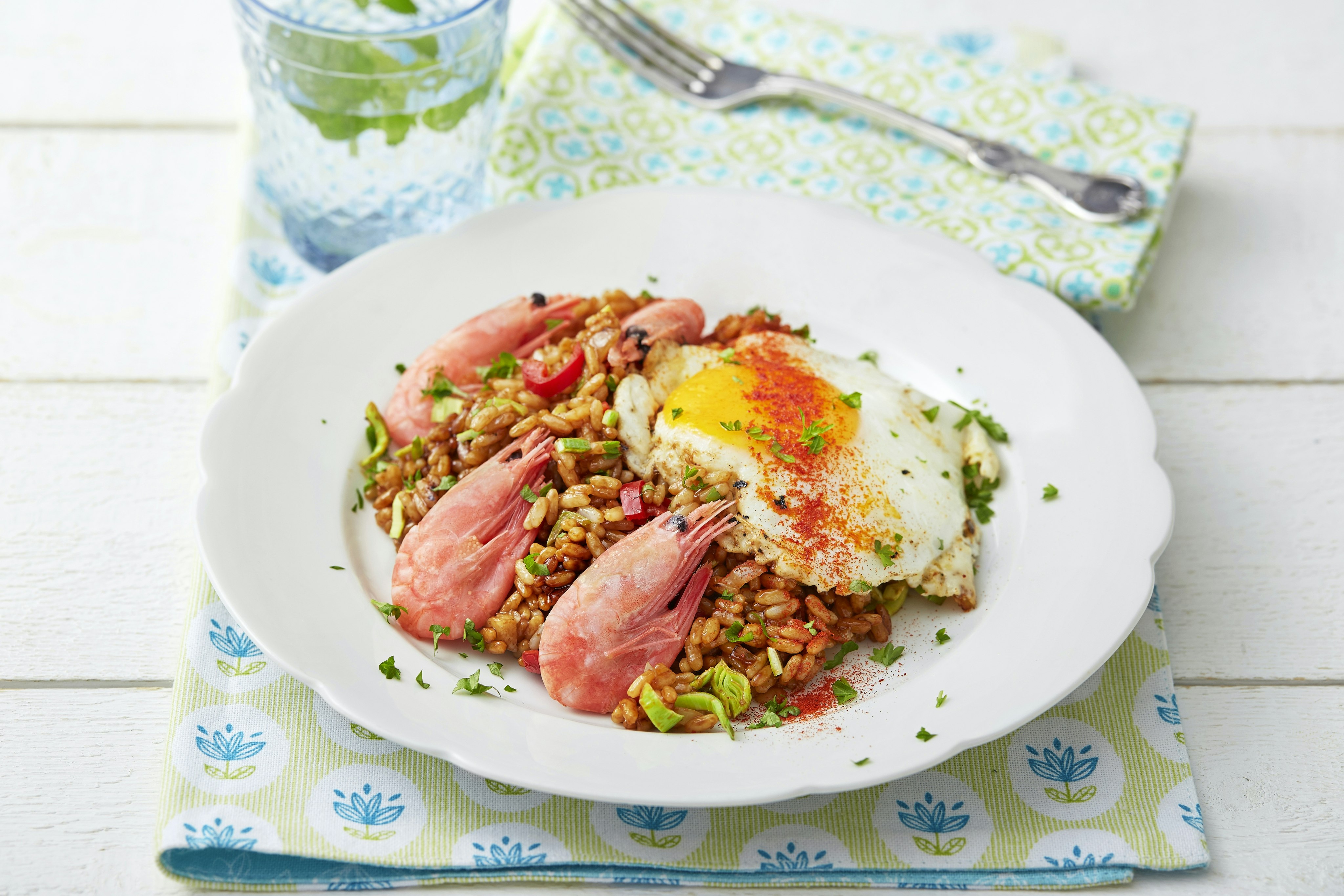 Stekt ris med räkor och grönsaker