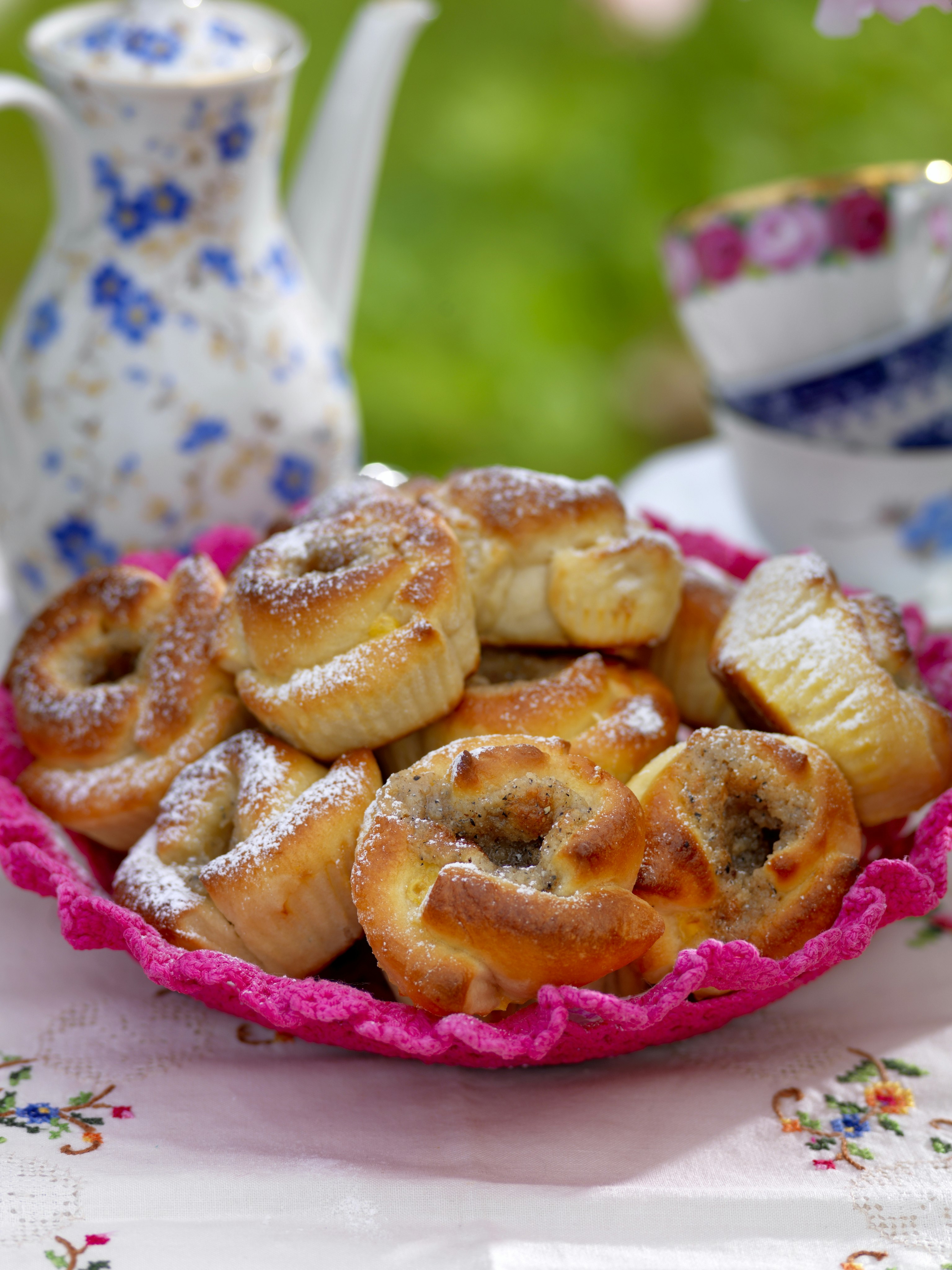 Bullar med mandelmassa och vit choklad