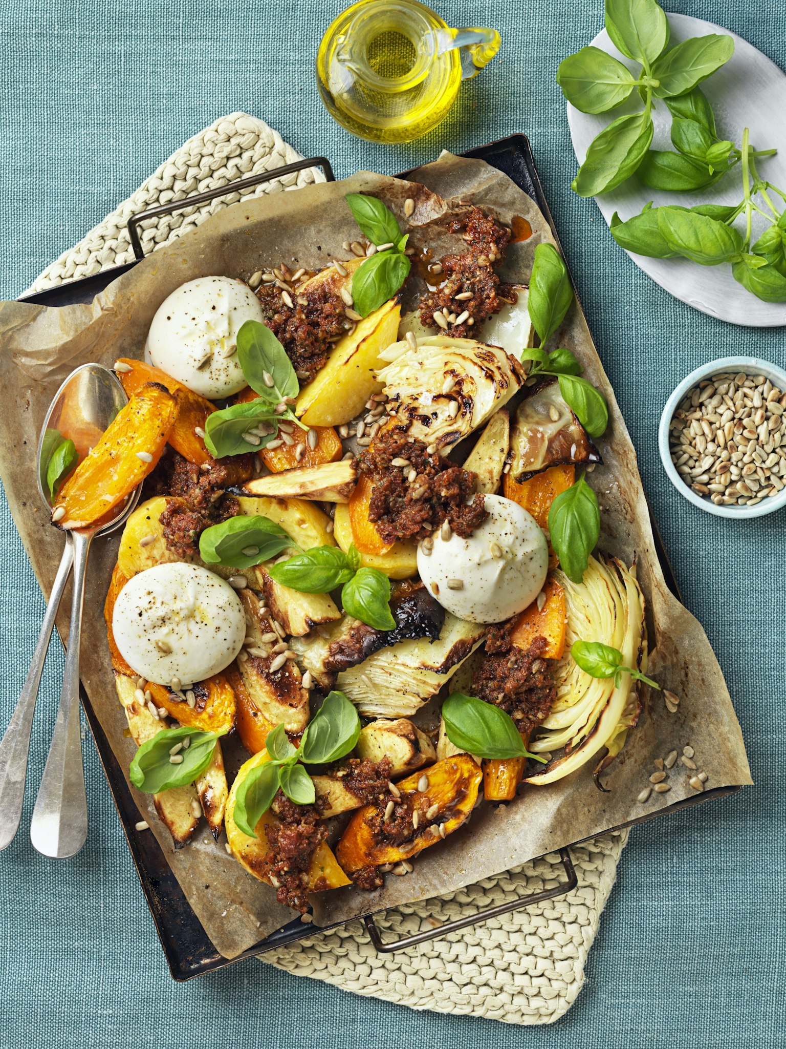 Rostade rotsaker med pesto och burrata