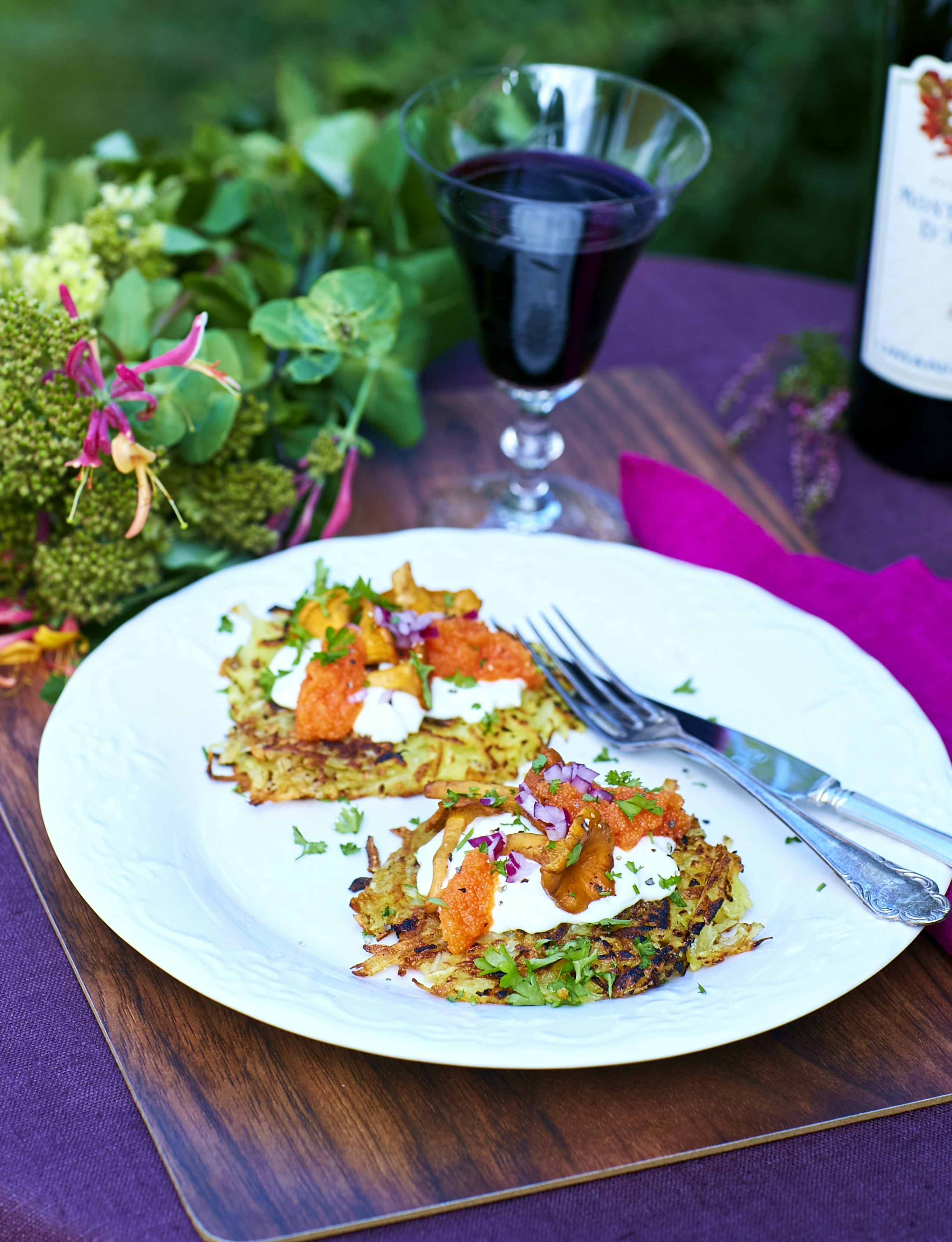 Rösti med kantareller och röd rom