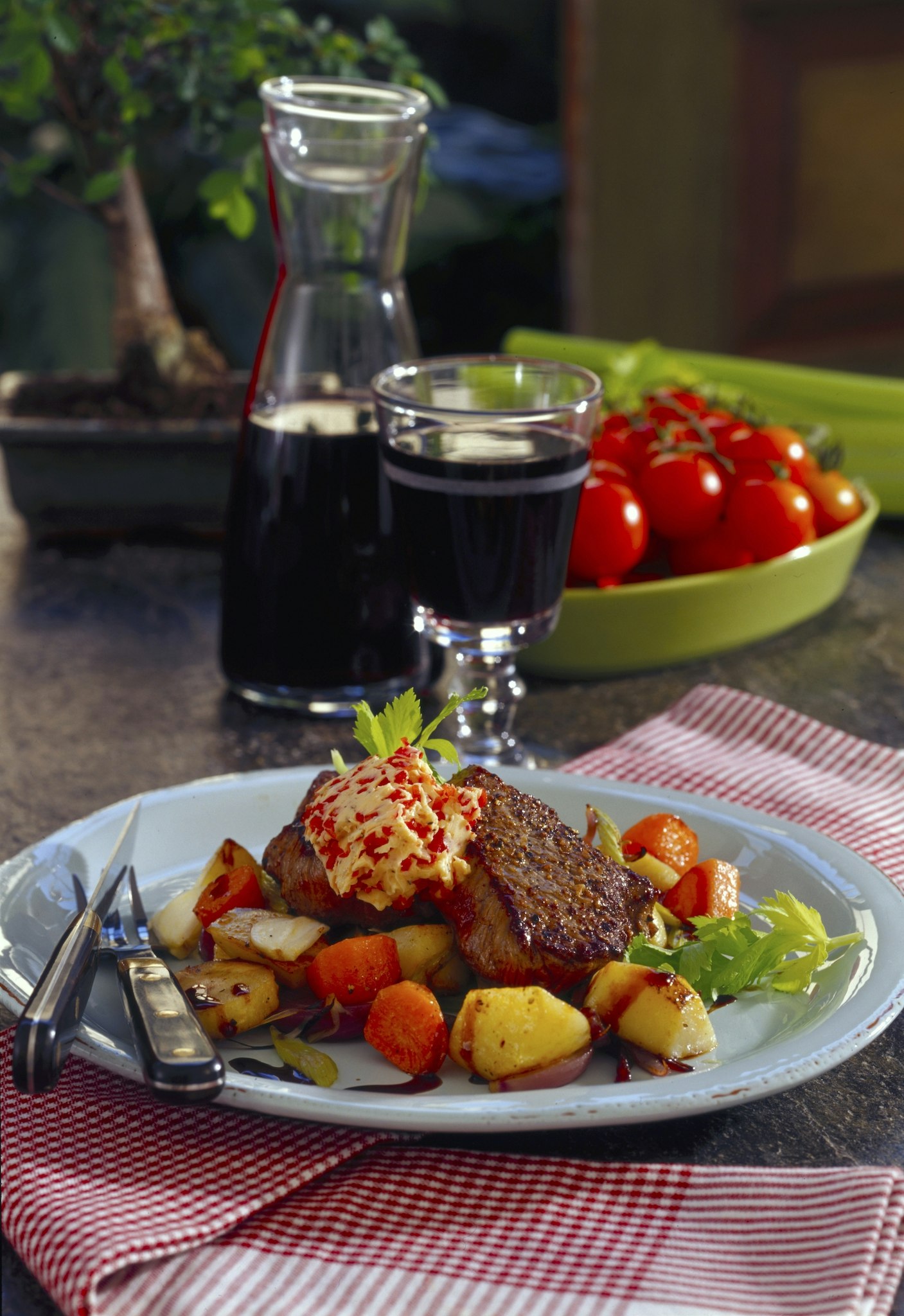 Ryggbiff med mustig sås och rostad potatis