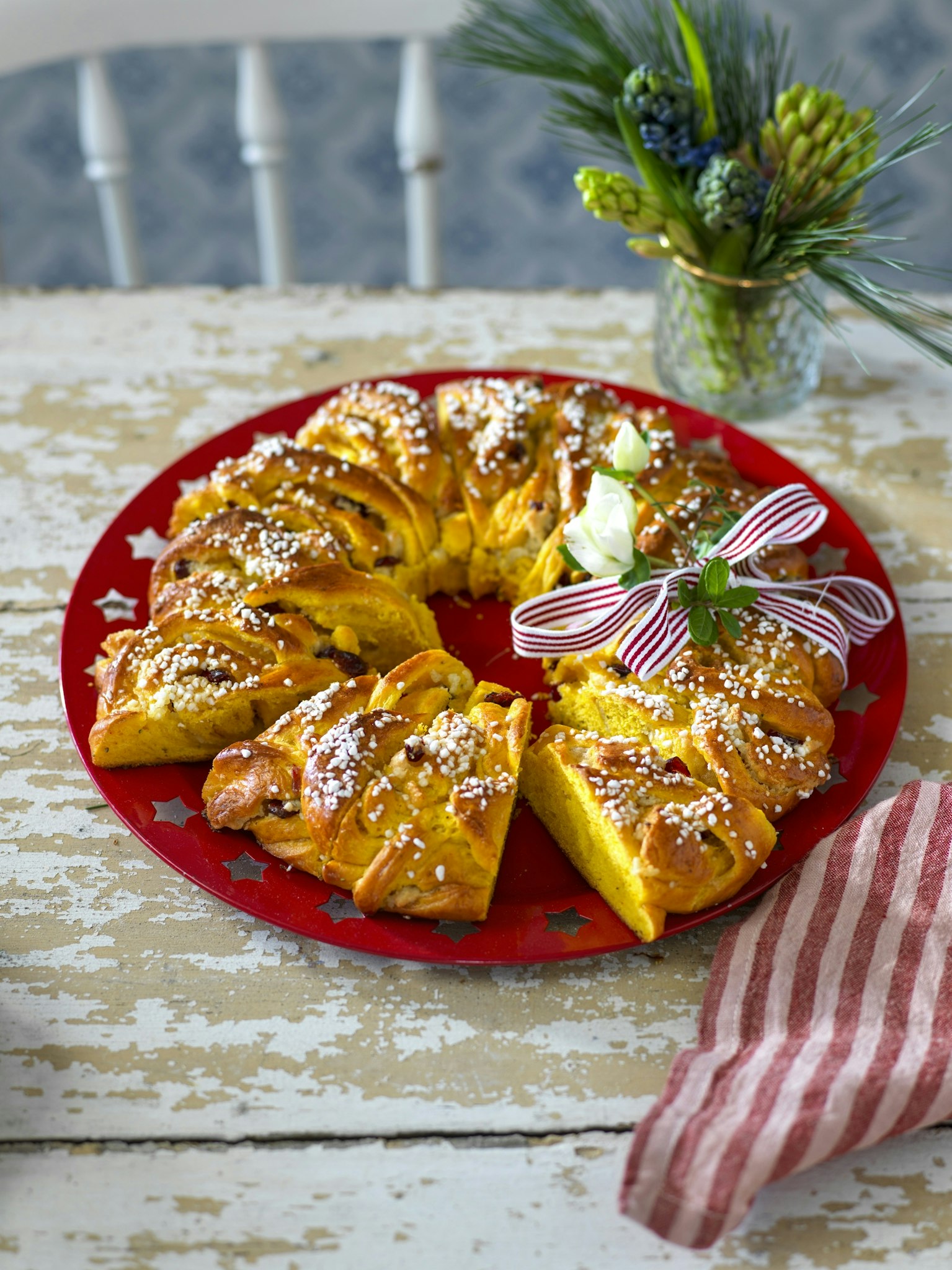 Saffranskrans med tranbär och mandelmassa