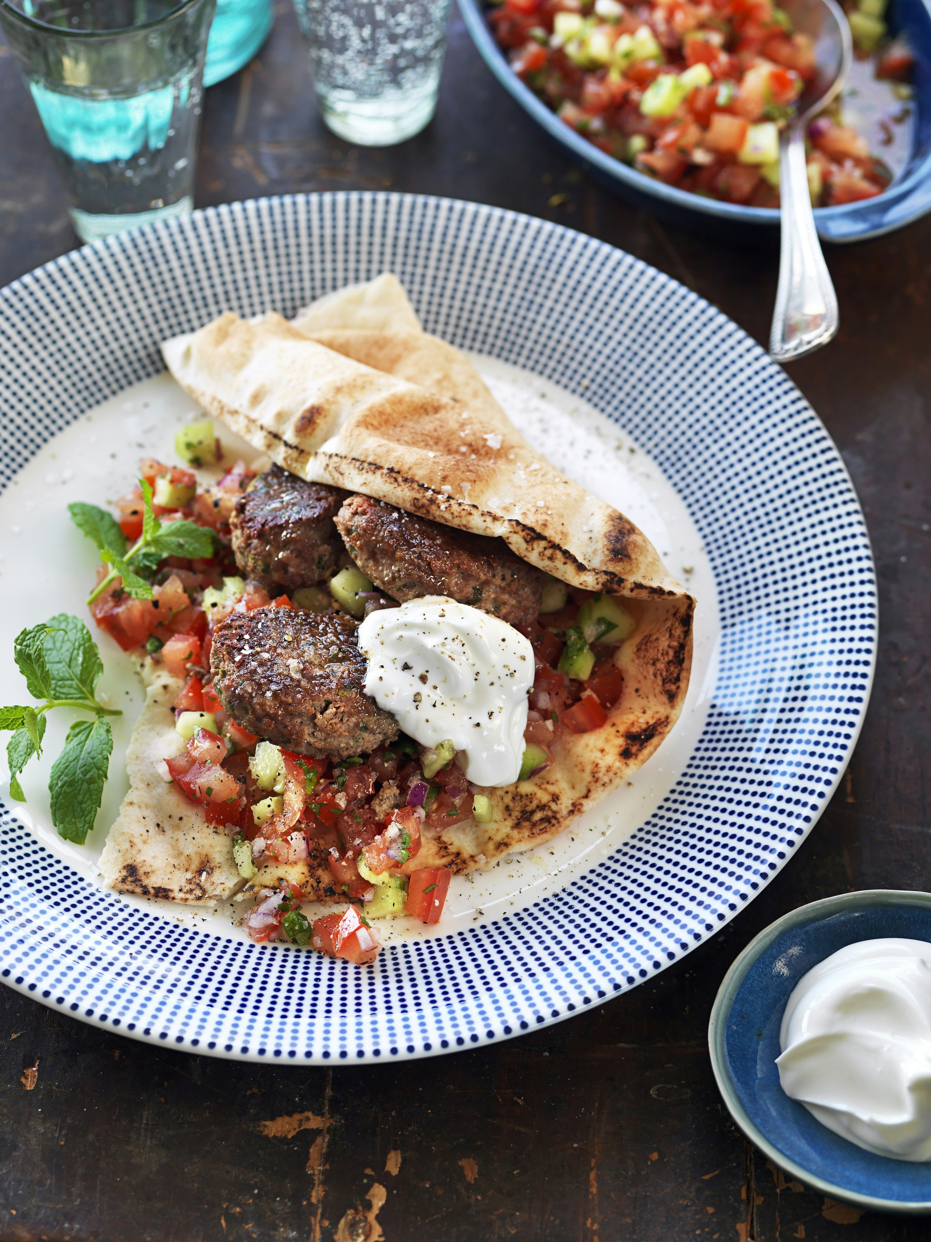 Saftiga biffar i bröd