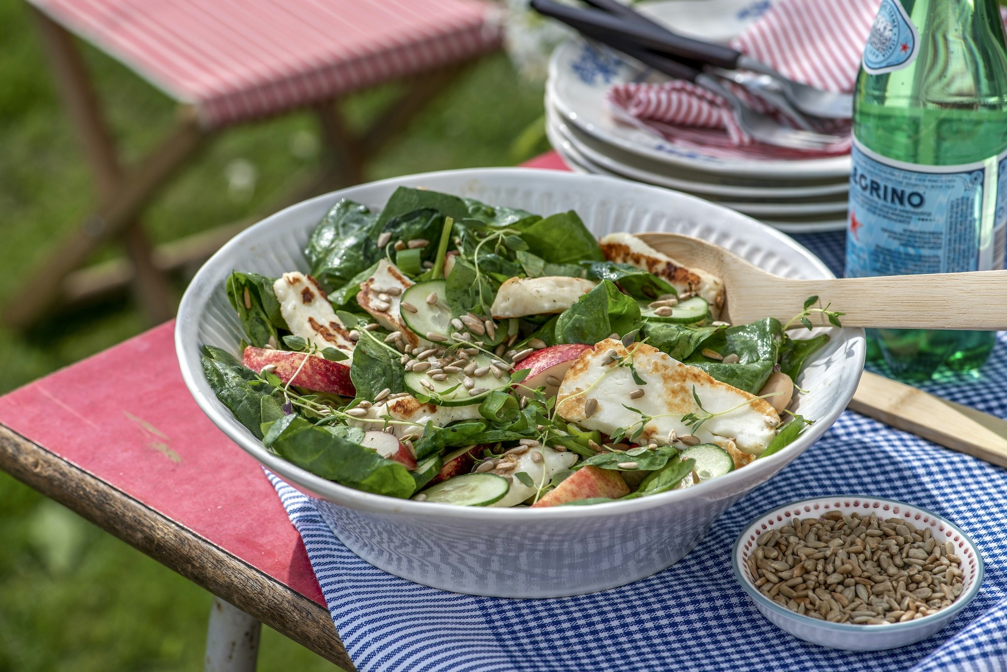 Matig sallad med stekt halloumi