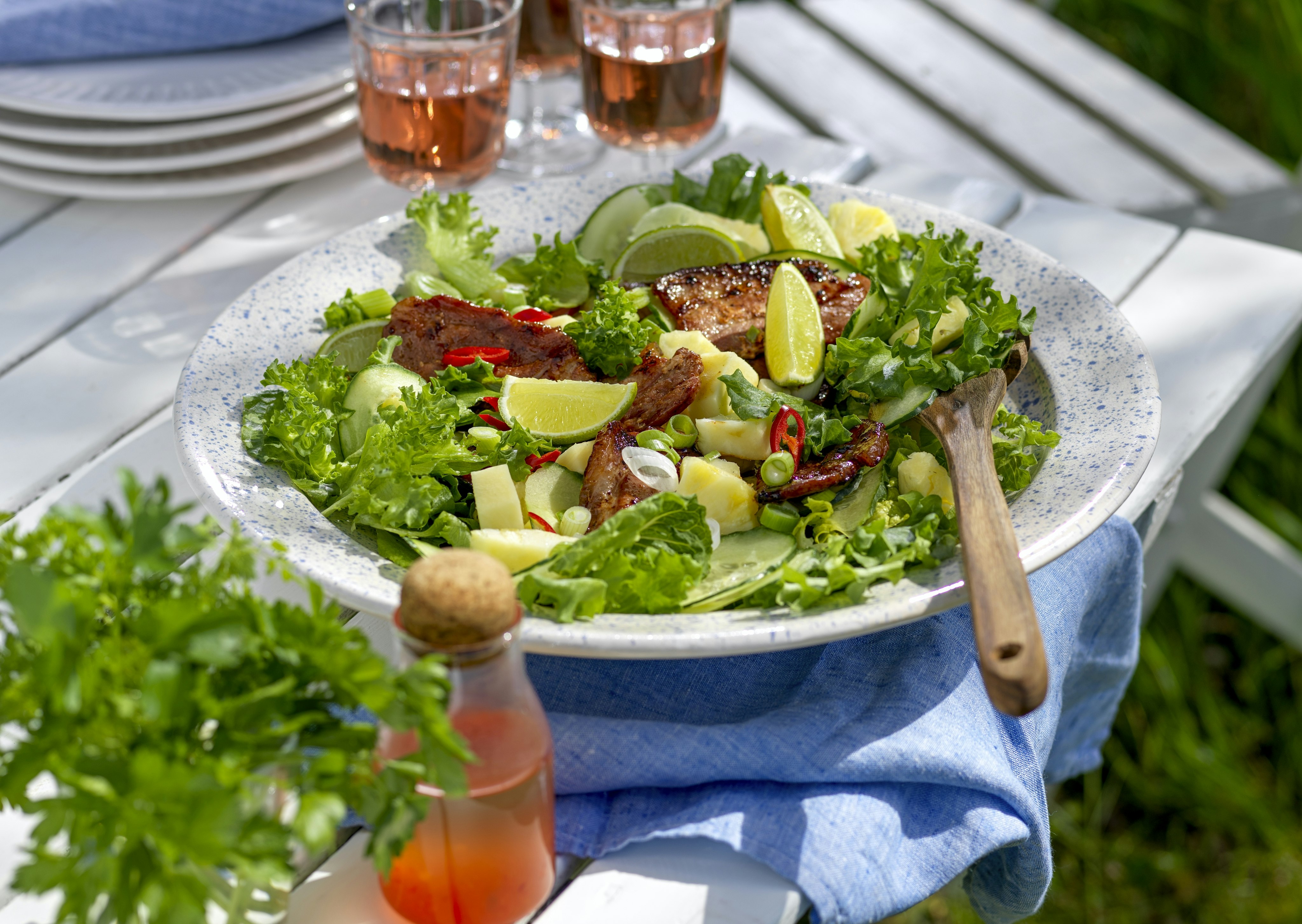 Sallad med krispigt fläsk