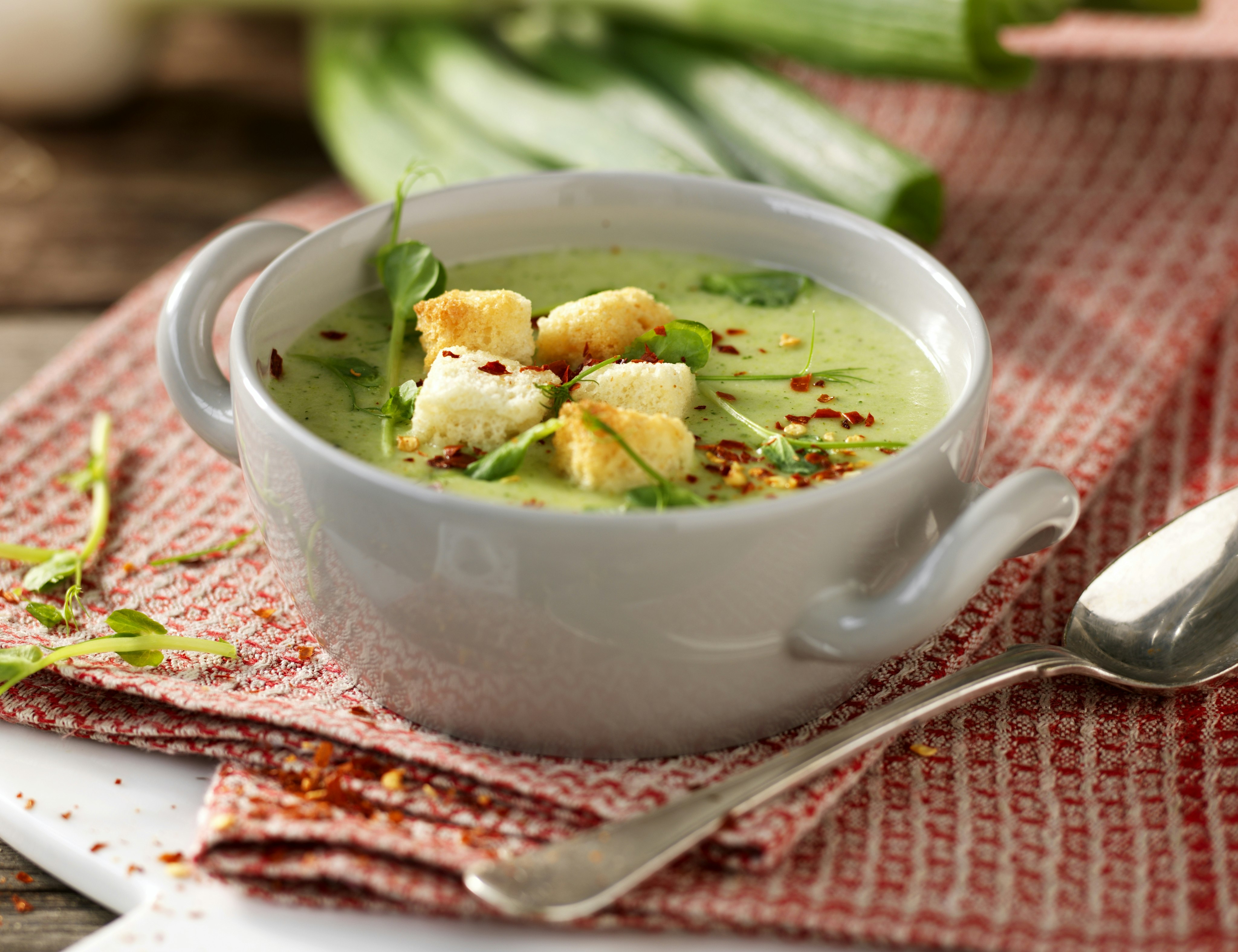 Potatis- och broccolisoppa