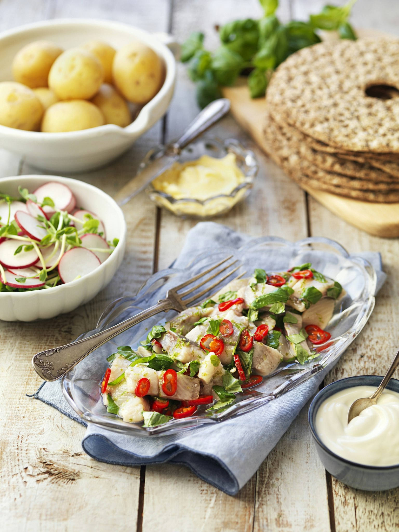 Sill med chili, lime och basilika