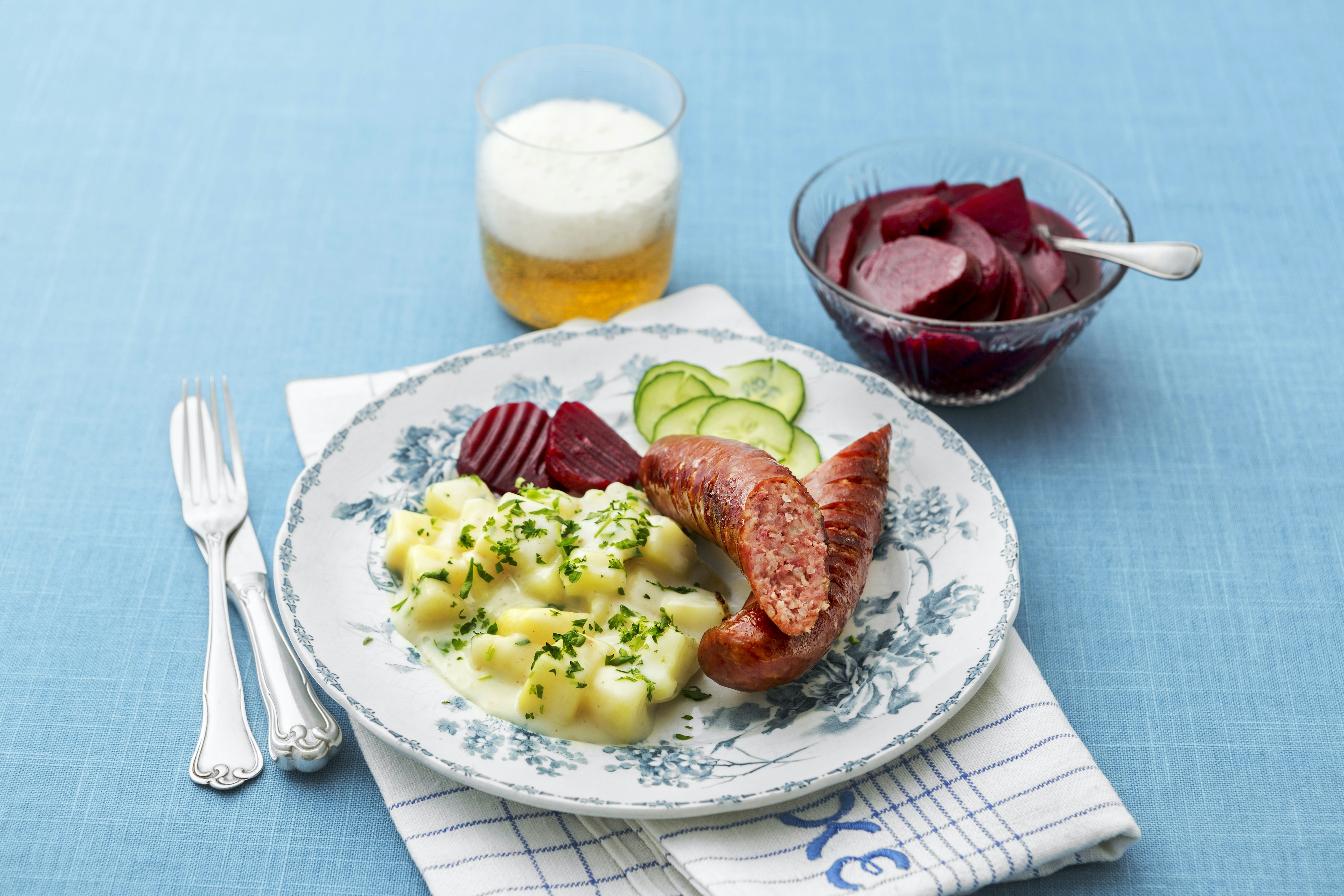 Småländska isterband med stuvad potatis