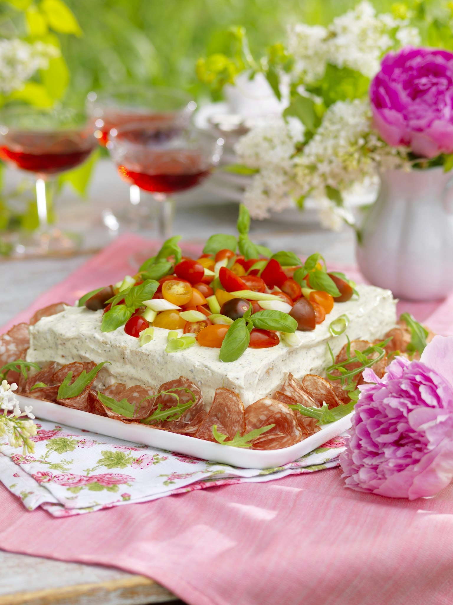 Smörgåstårta med kyckling- och baconröra