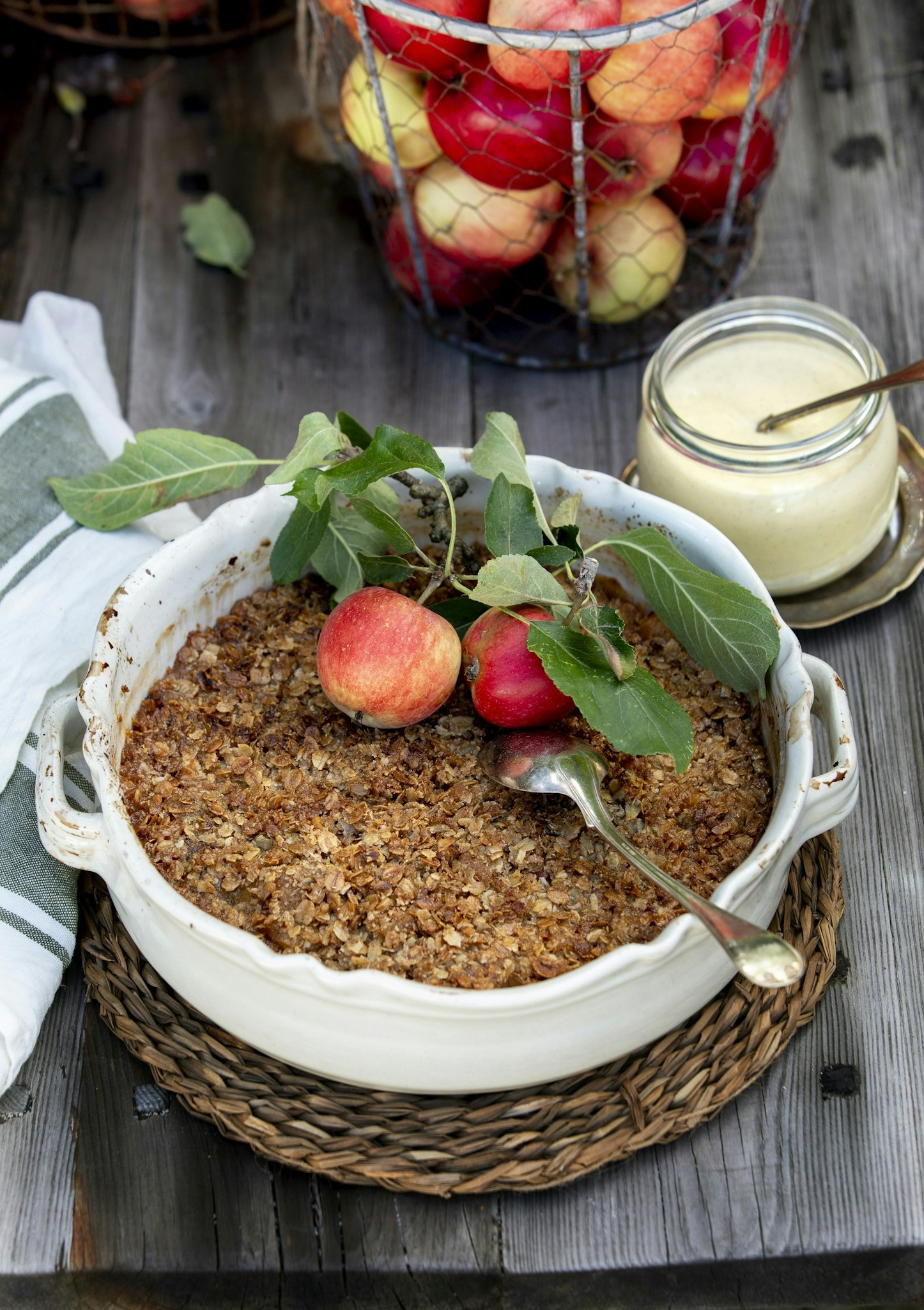 Klassisk smulpaj med äpplen