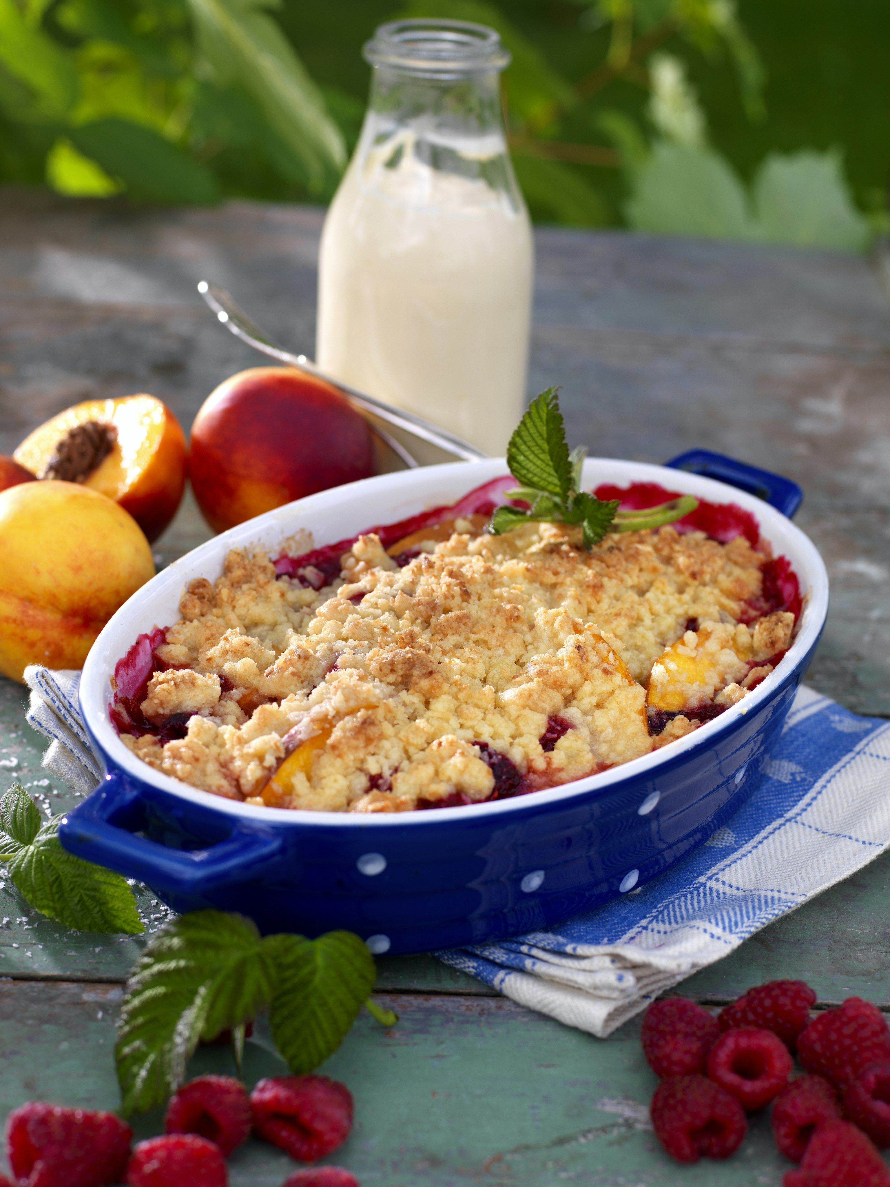 Smulpaj med hallon och nektariner