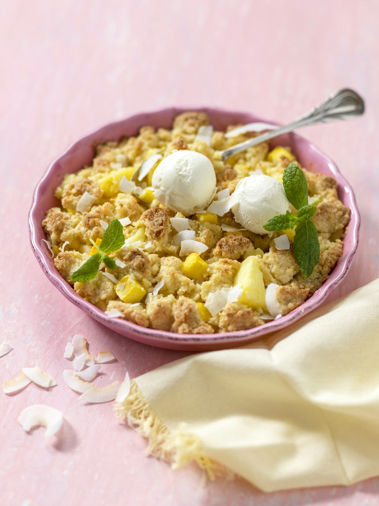 Smulpaj med mango och ananas