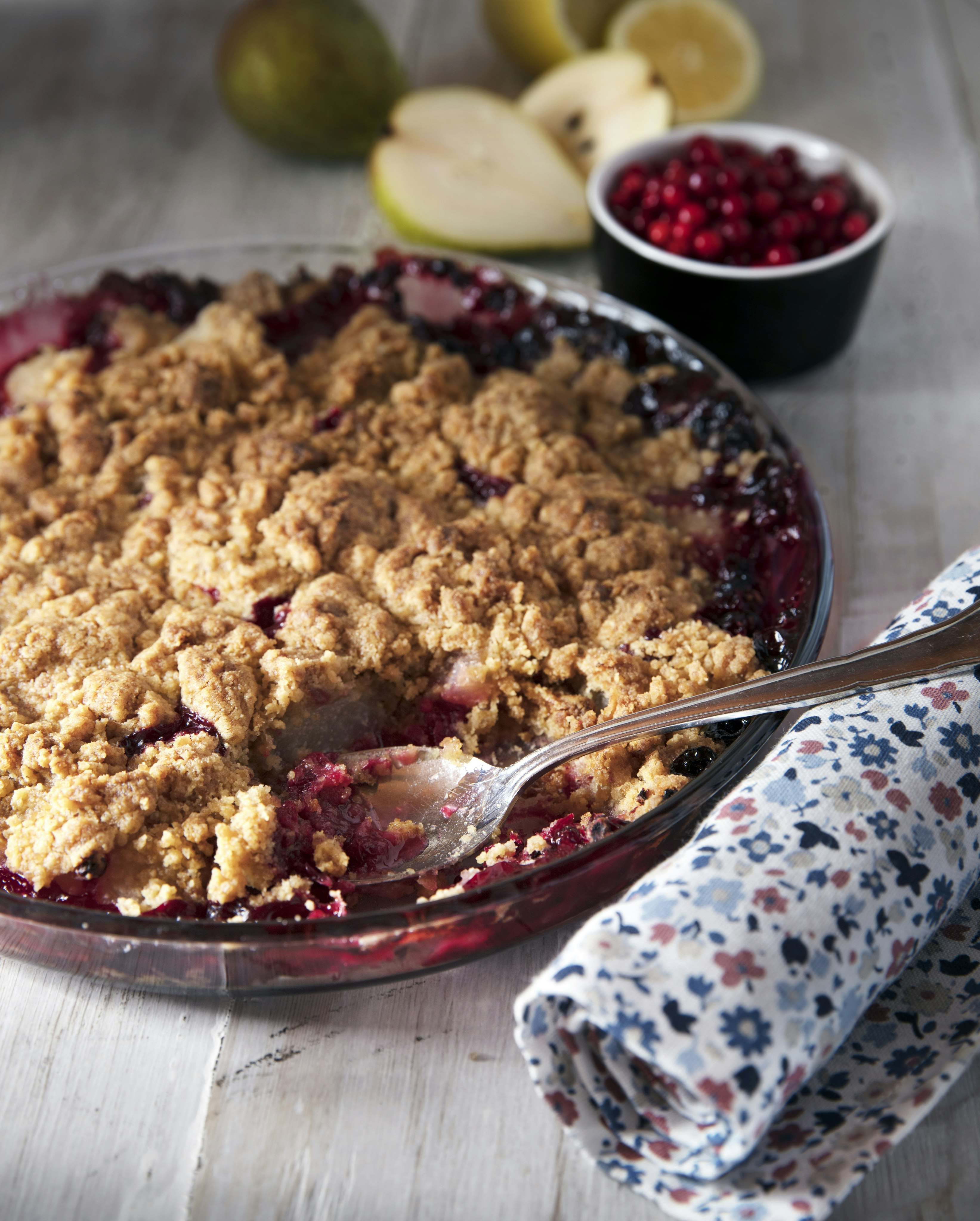 Smulpaj med päron och lingon