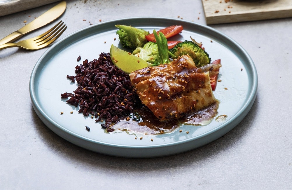 Sojabakad torsk med broccoli och svart ris