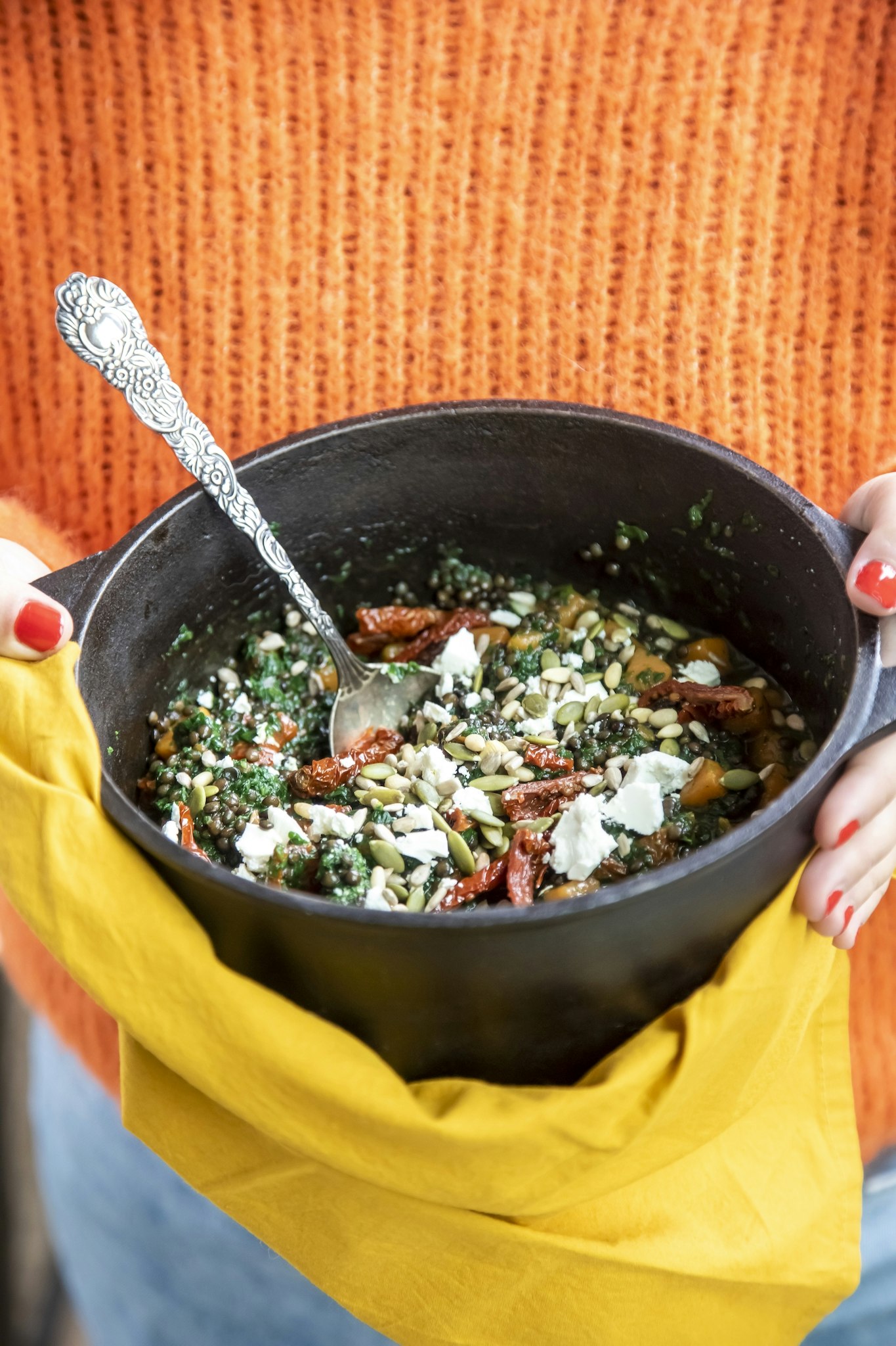 Spenat- och linsgryta med tomat och sötpotatis