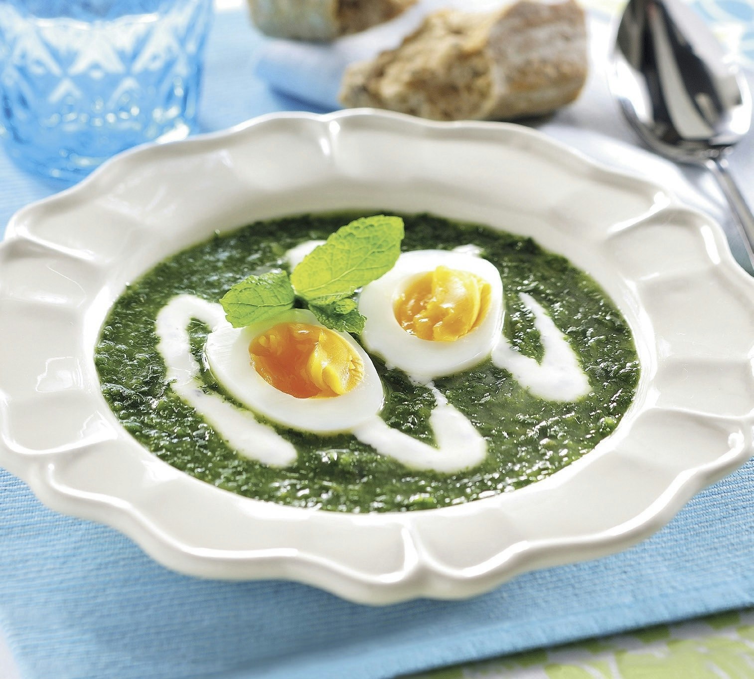 Spenatsoppa med myntayoghurt