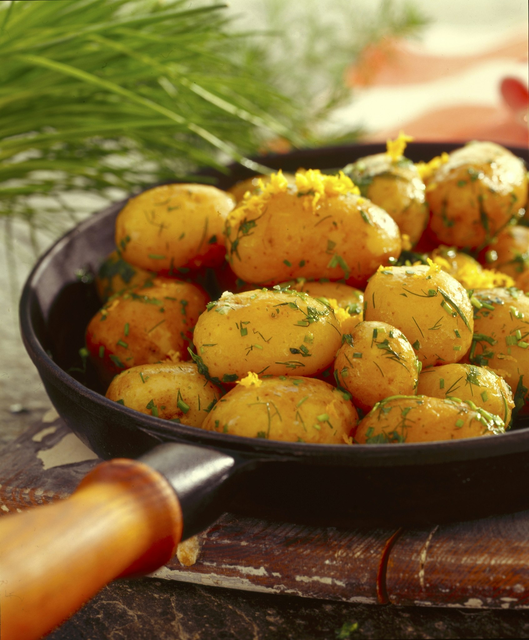 Stekt färskpotatis med örter