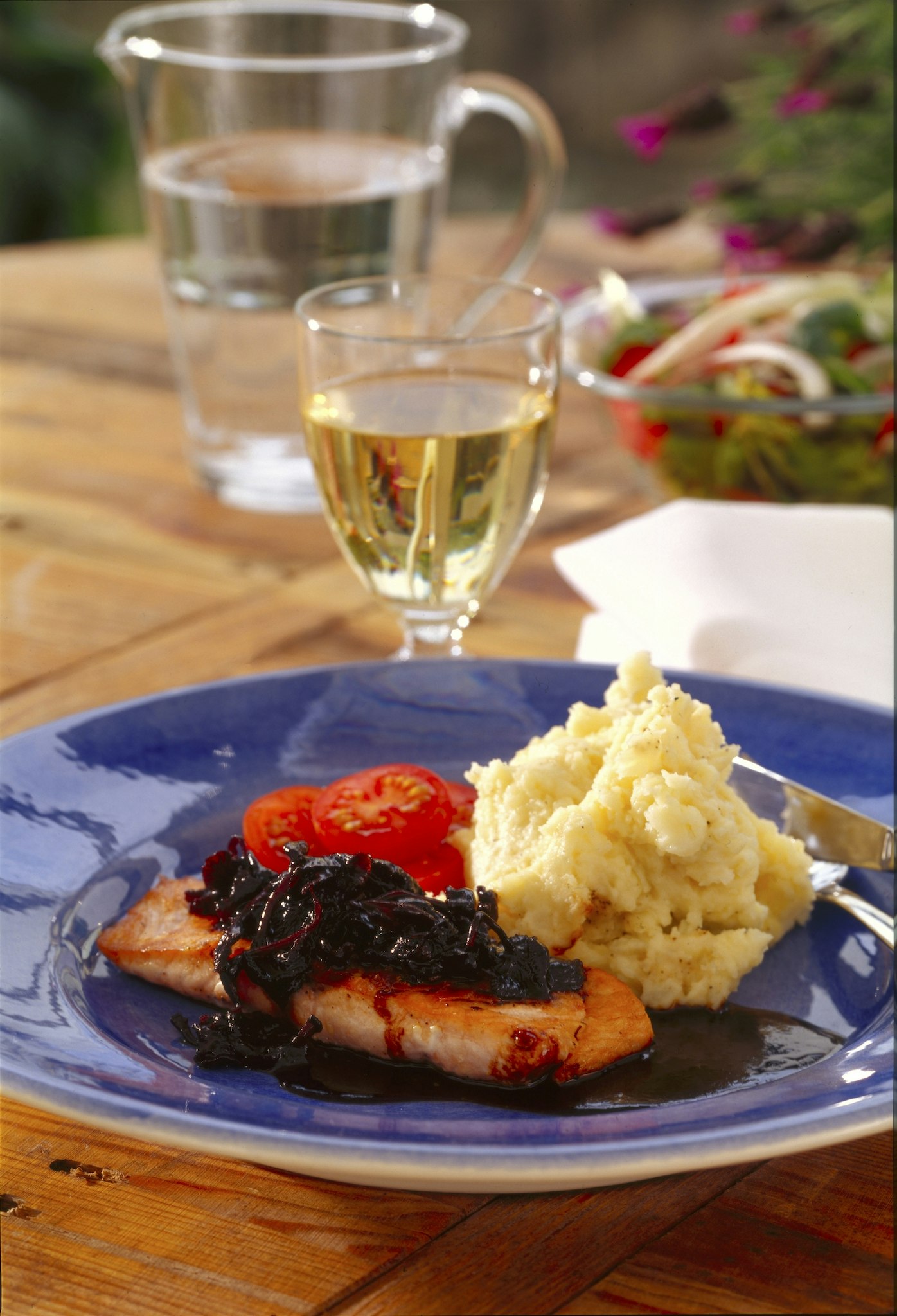 Stekt lax med svart trumpetsvamp