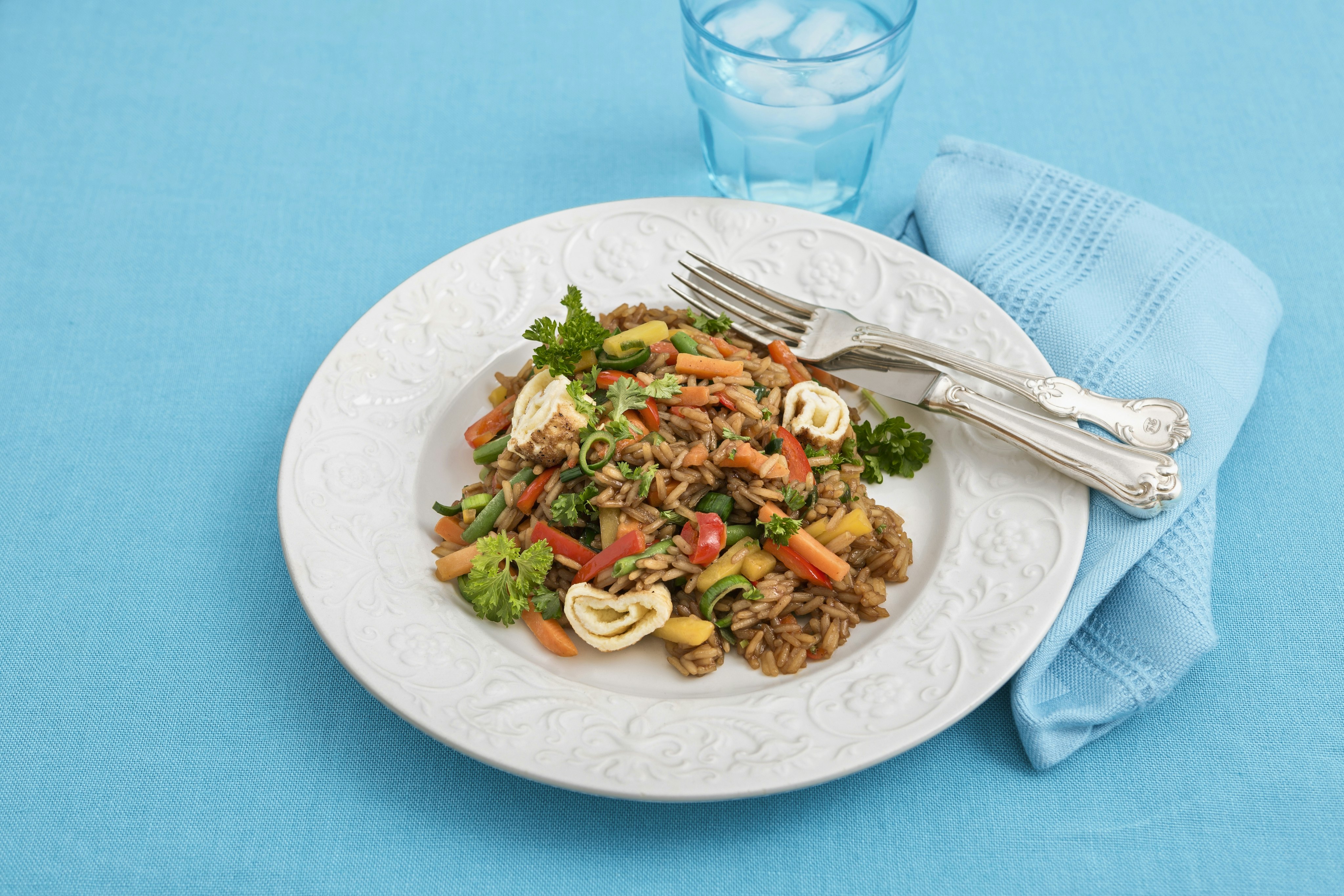 Stekt ris med omelettrulle