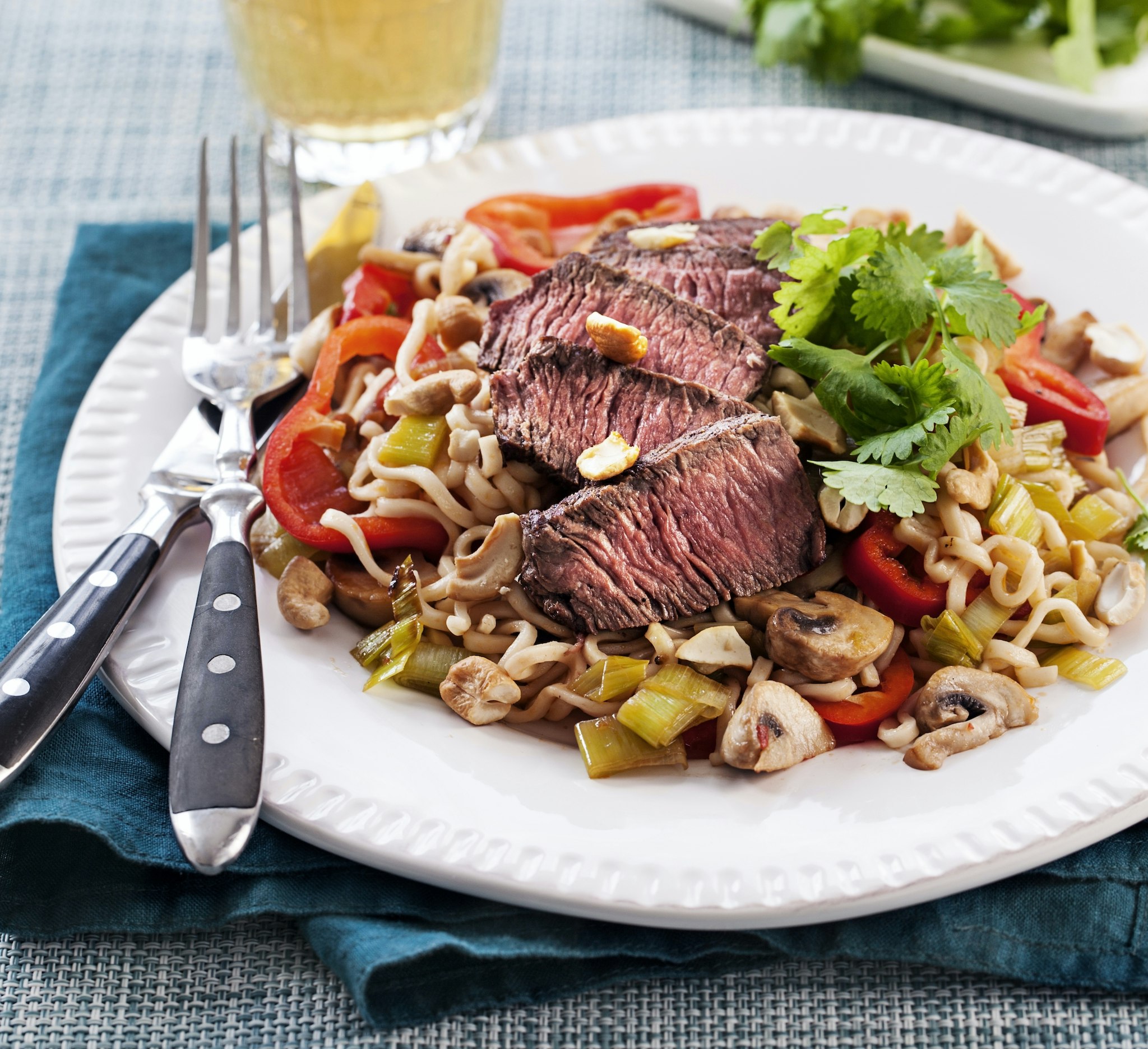 Stekt rostas med nudlar