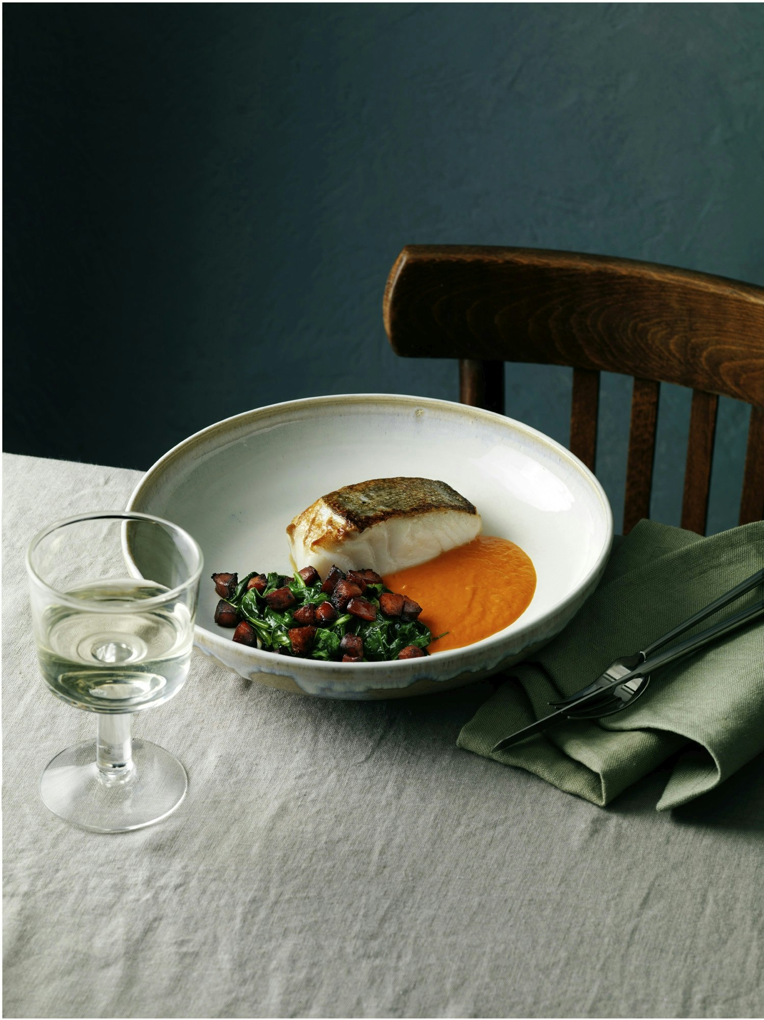 Stekt skrei med paprikasås och chorizo