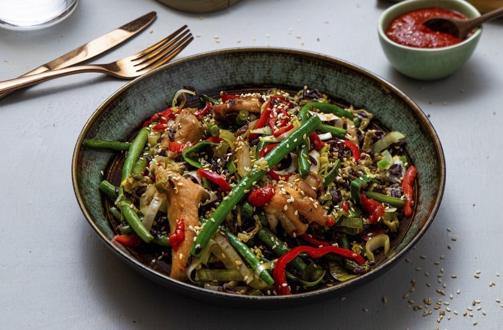 Stekt svart ris med kyckling och gröna bönor