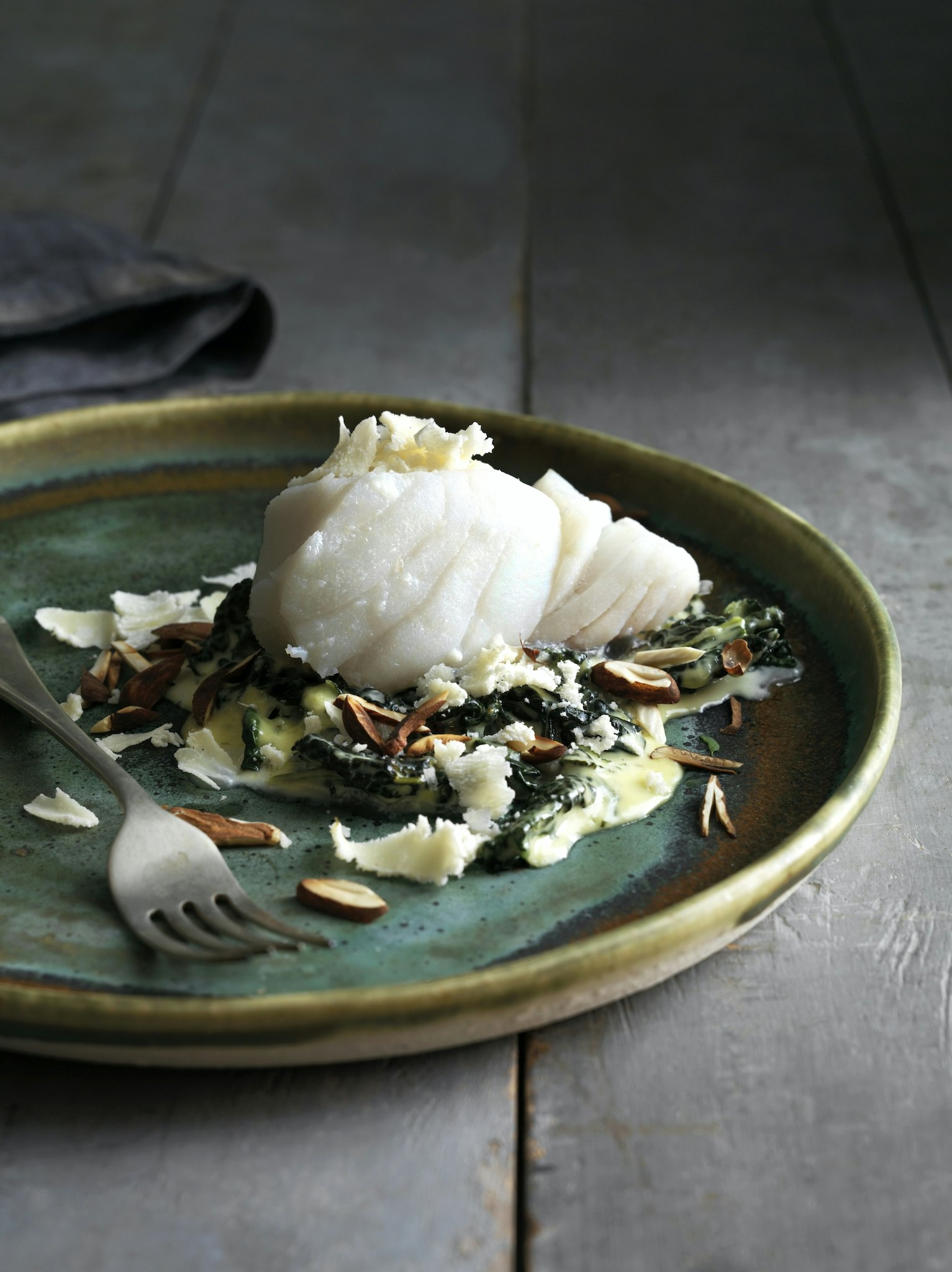 Torsk med gräddkokt svartkål och rostad mandel