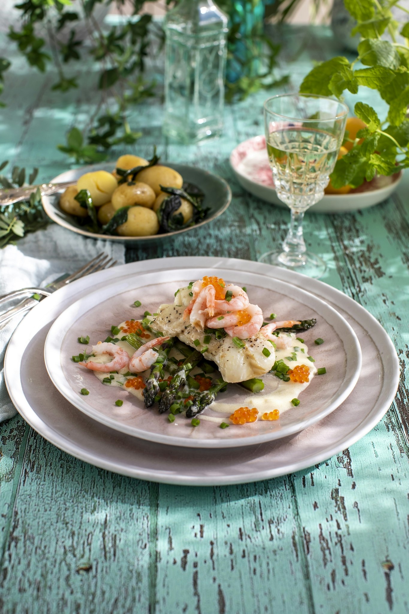 Torskrygg och räkor i vitvinssås