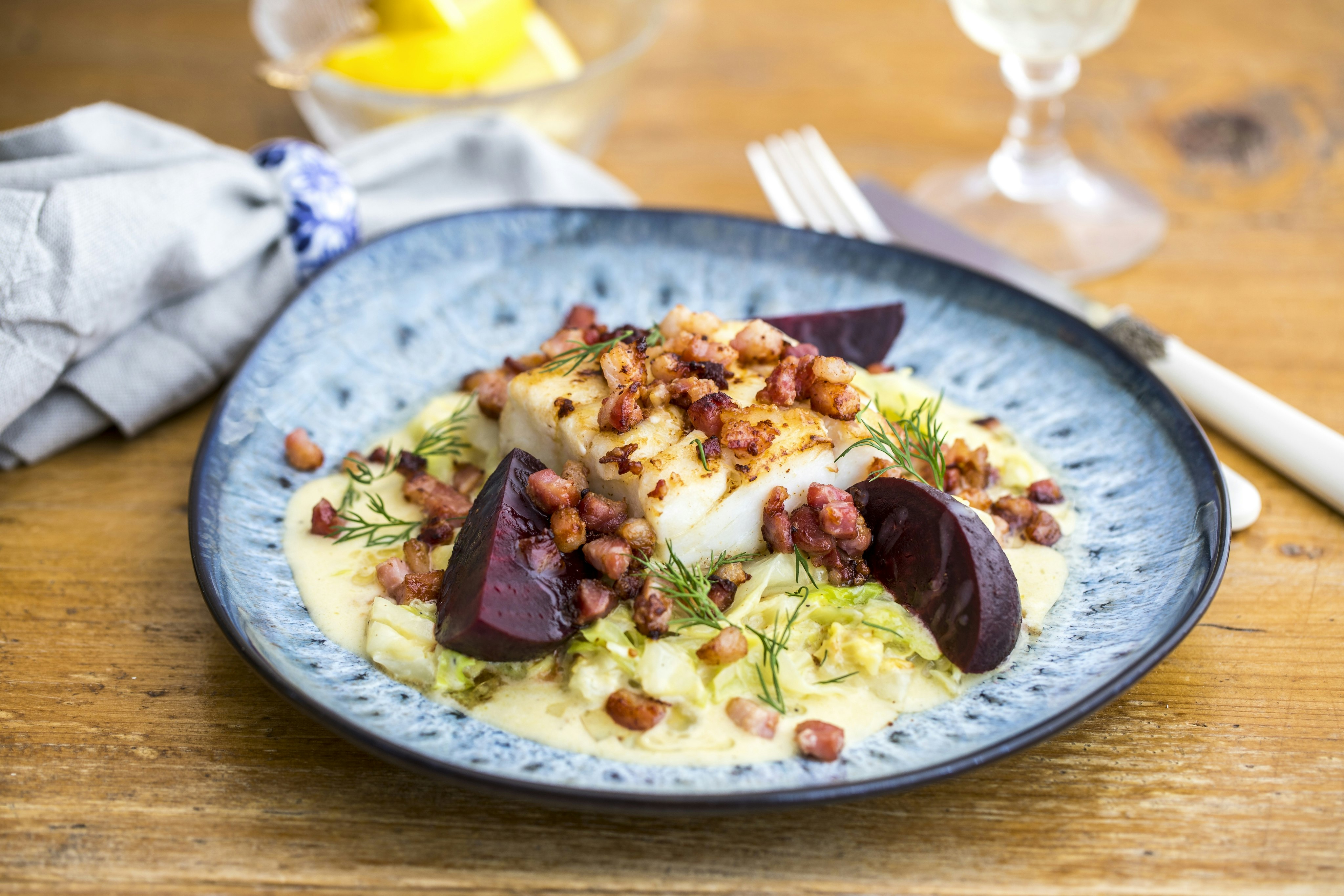 Torskrygg i ugn med bacon, tomat och svamp