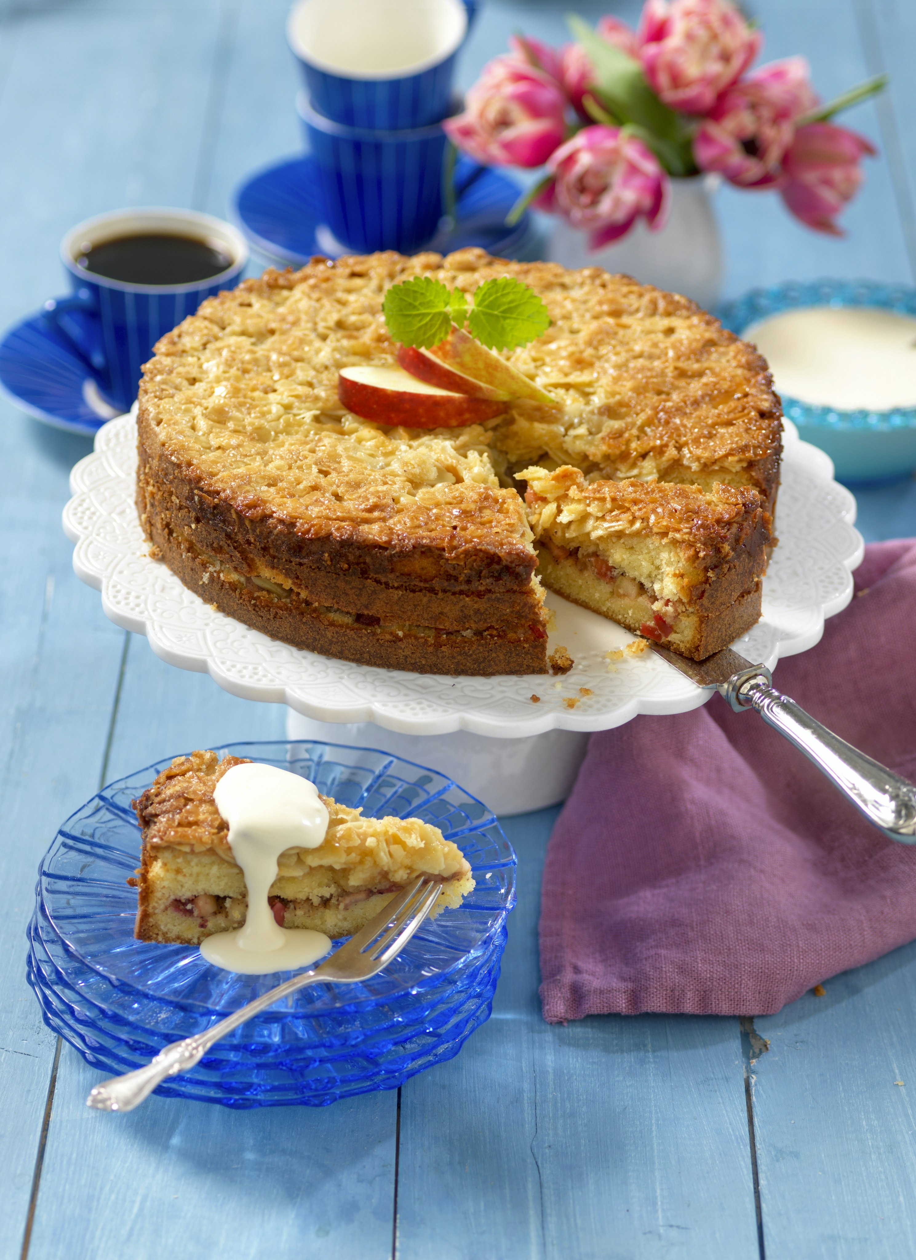 Toscakaka med äppelfyllning