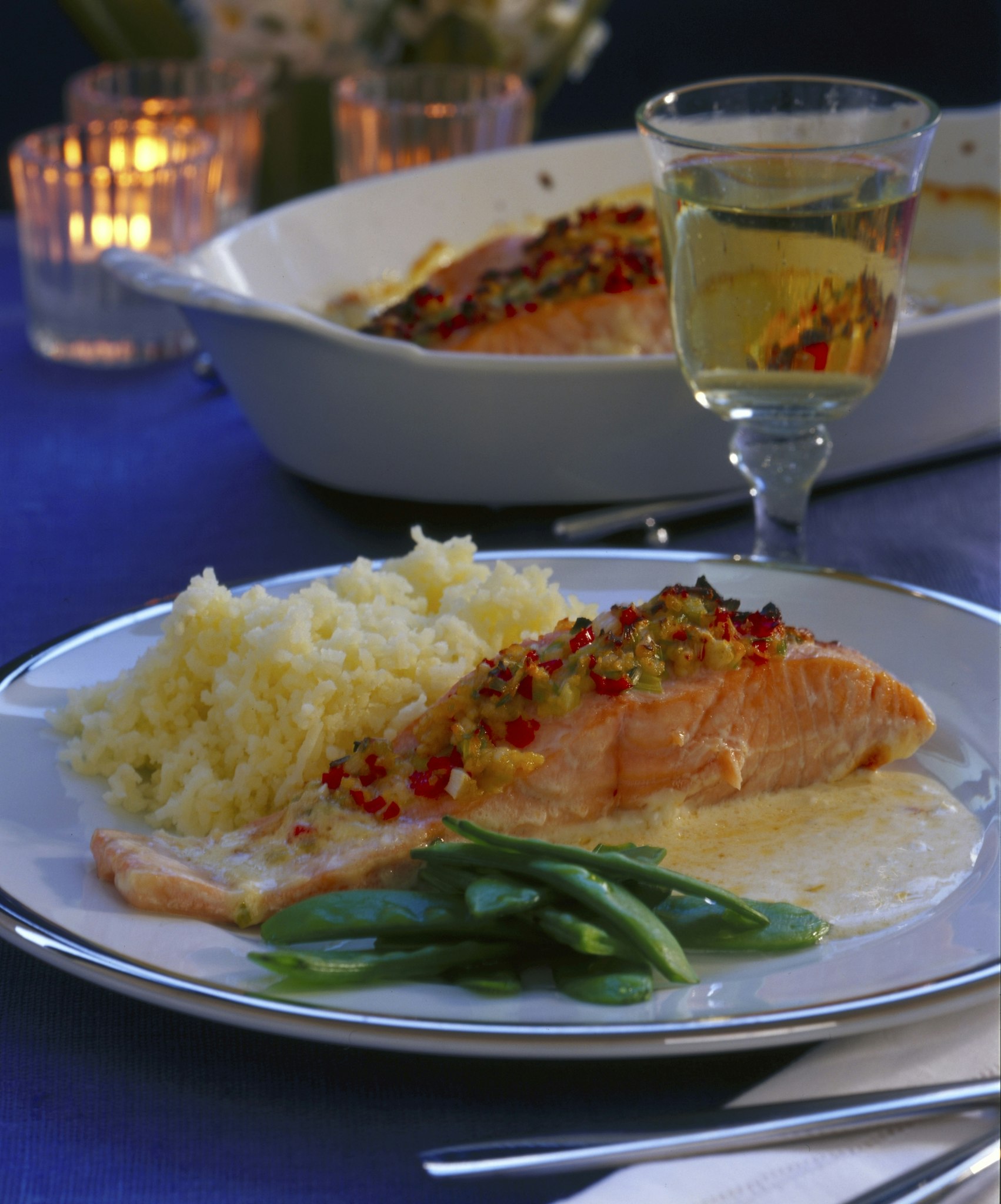 Ugnsbakad lax med kryddigt täcke