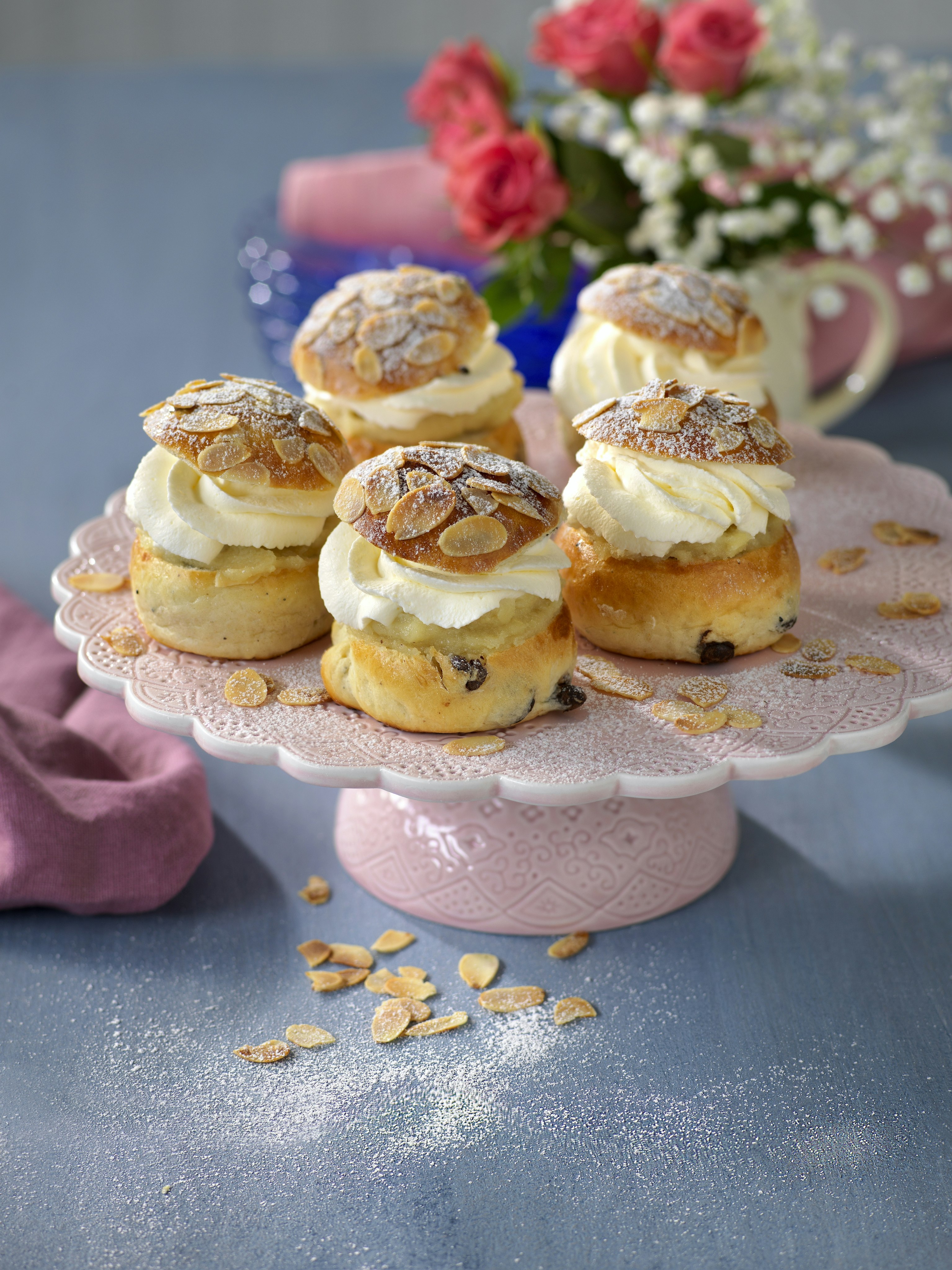 Våra godaste semlor med mörk choklad
