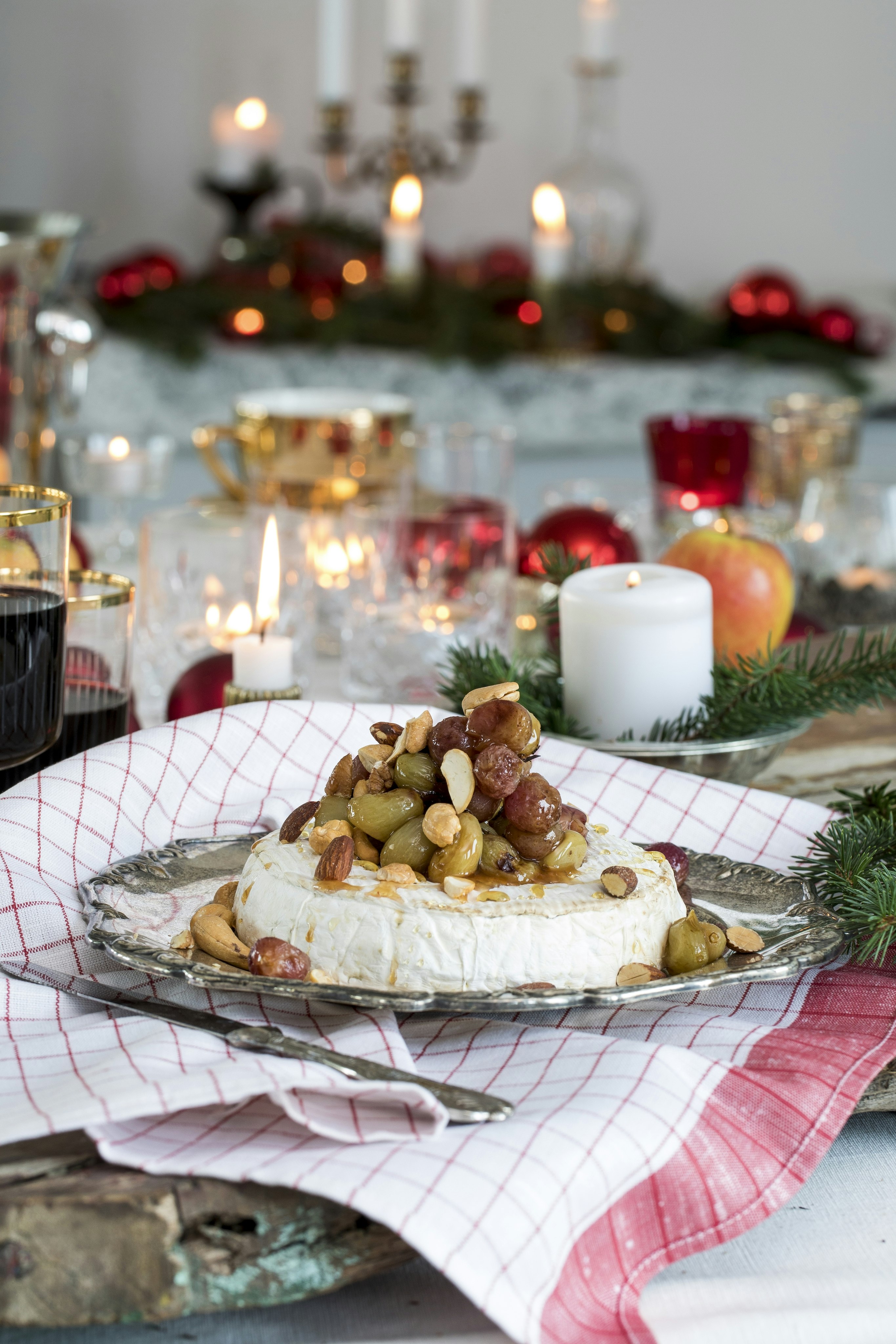 Varm macka med brieost och honungstekt äpple