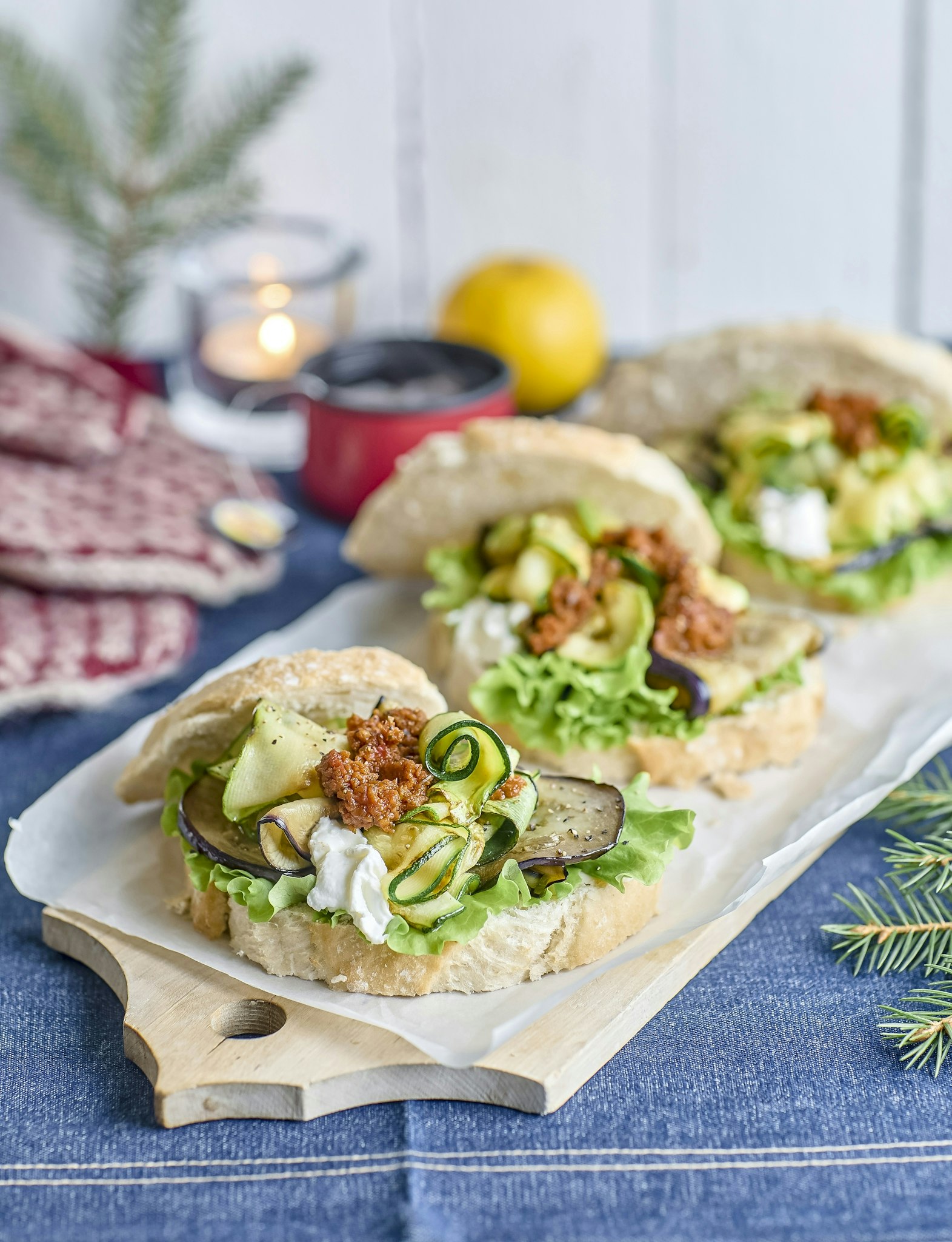 Vegetarisk macka med aubergine och squash