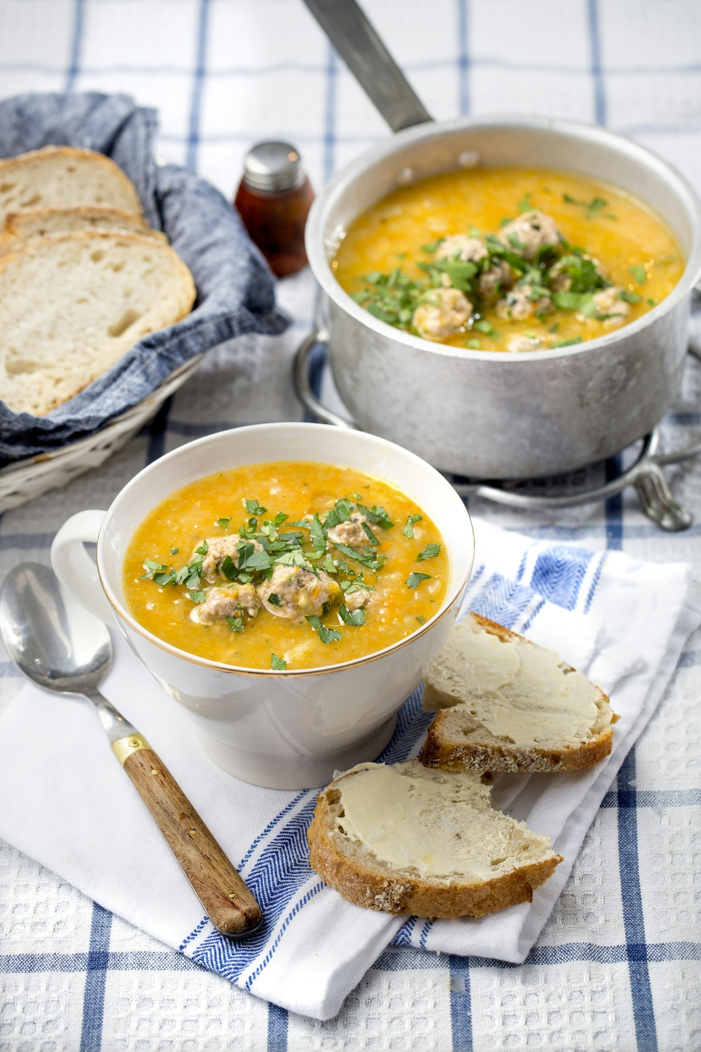 Vitkålssoppa med frikadeller