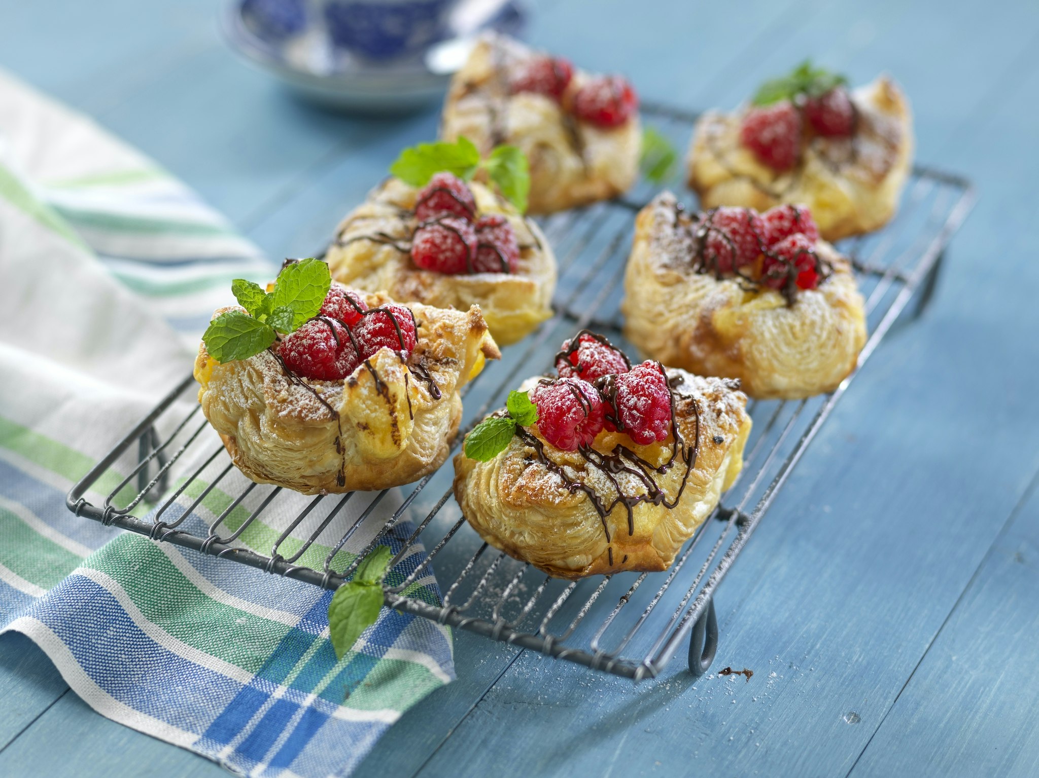 Wienerbröd med hallon och choklad